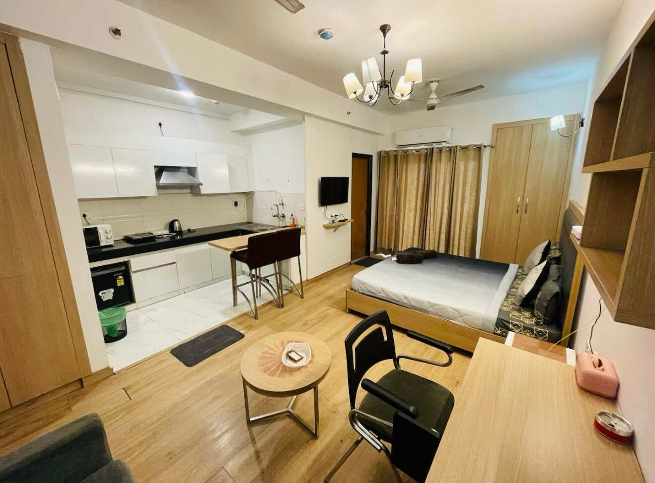 Ted Studios 𝗕𝗢𝗢𝗞 Greater Noida Apartment