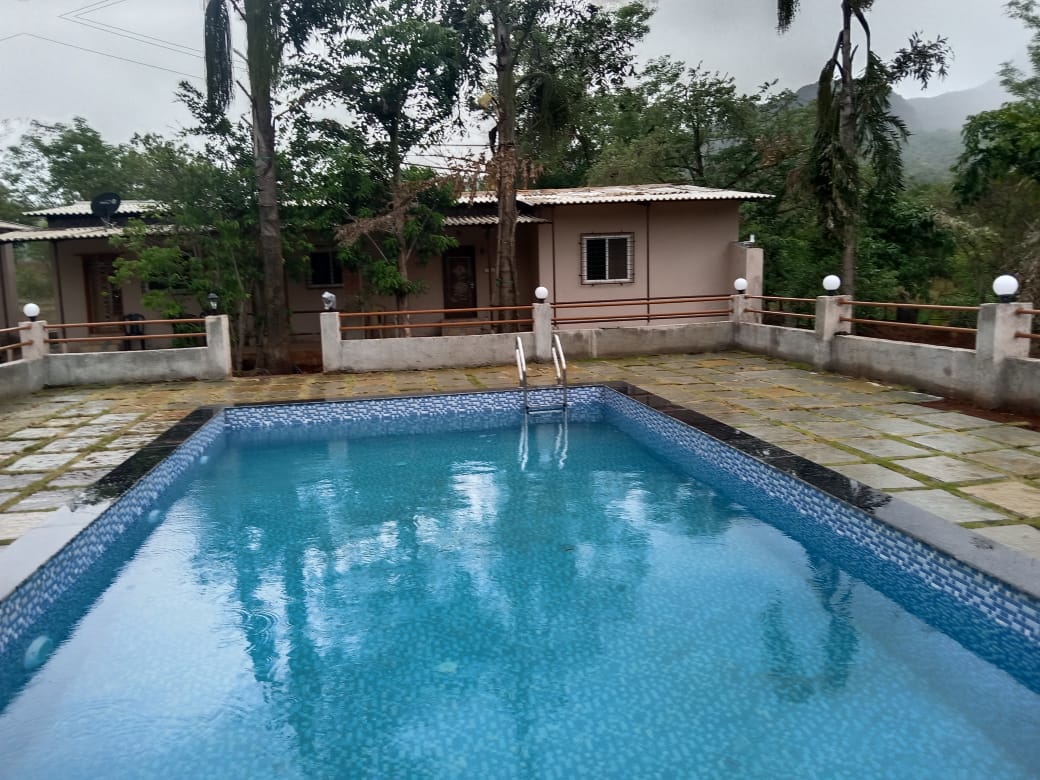 Riverside 4 Bedroom Hall AC Villa with Private Pool 𝗕𝗢𝗢𝗞 Lonavala Villa