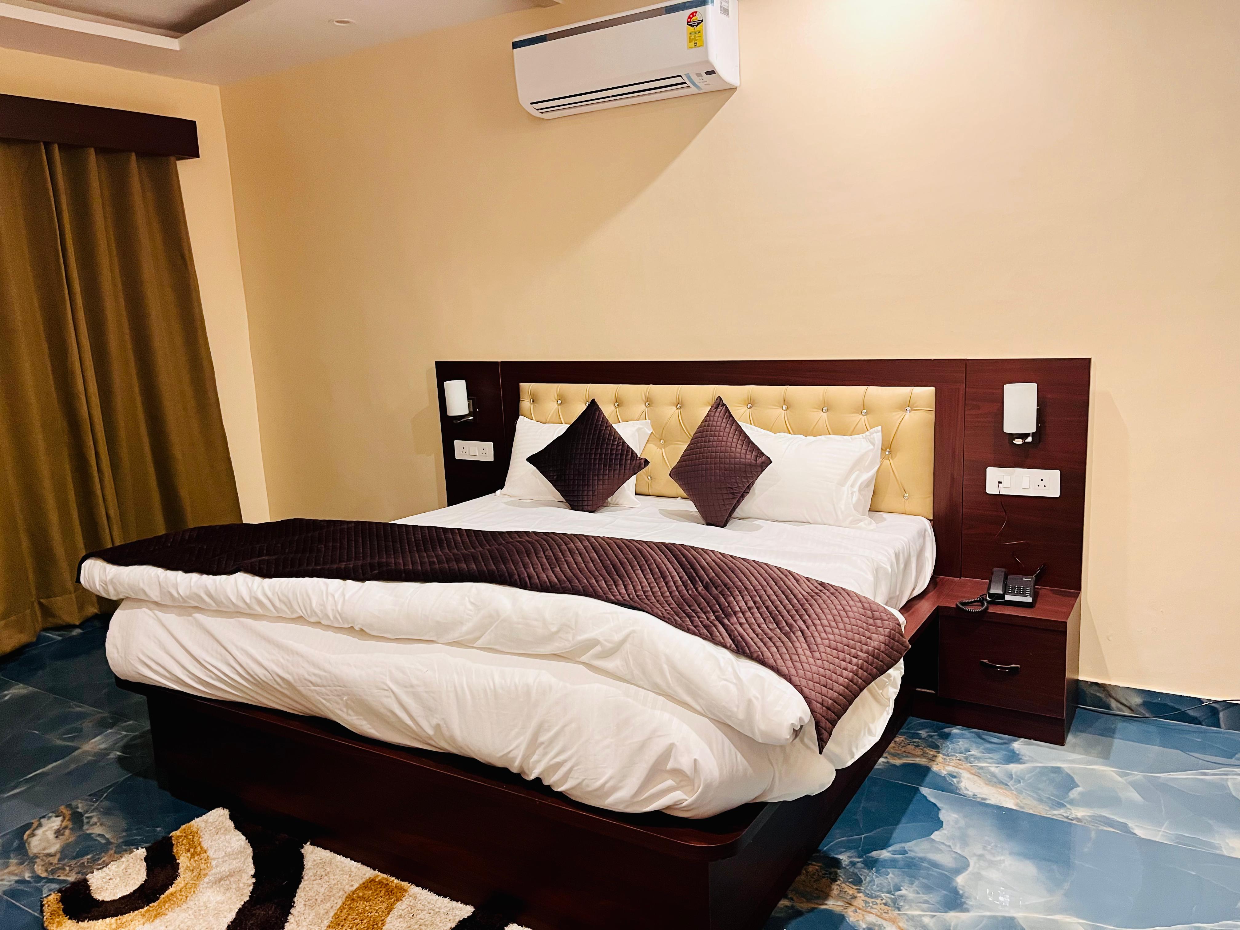 The mount valley 𝗕𝗢𝗢𝗞 Kathgodam Hotel