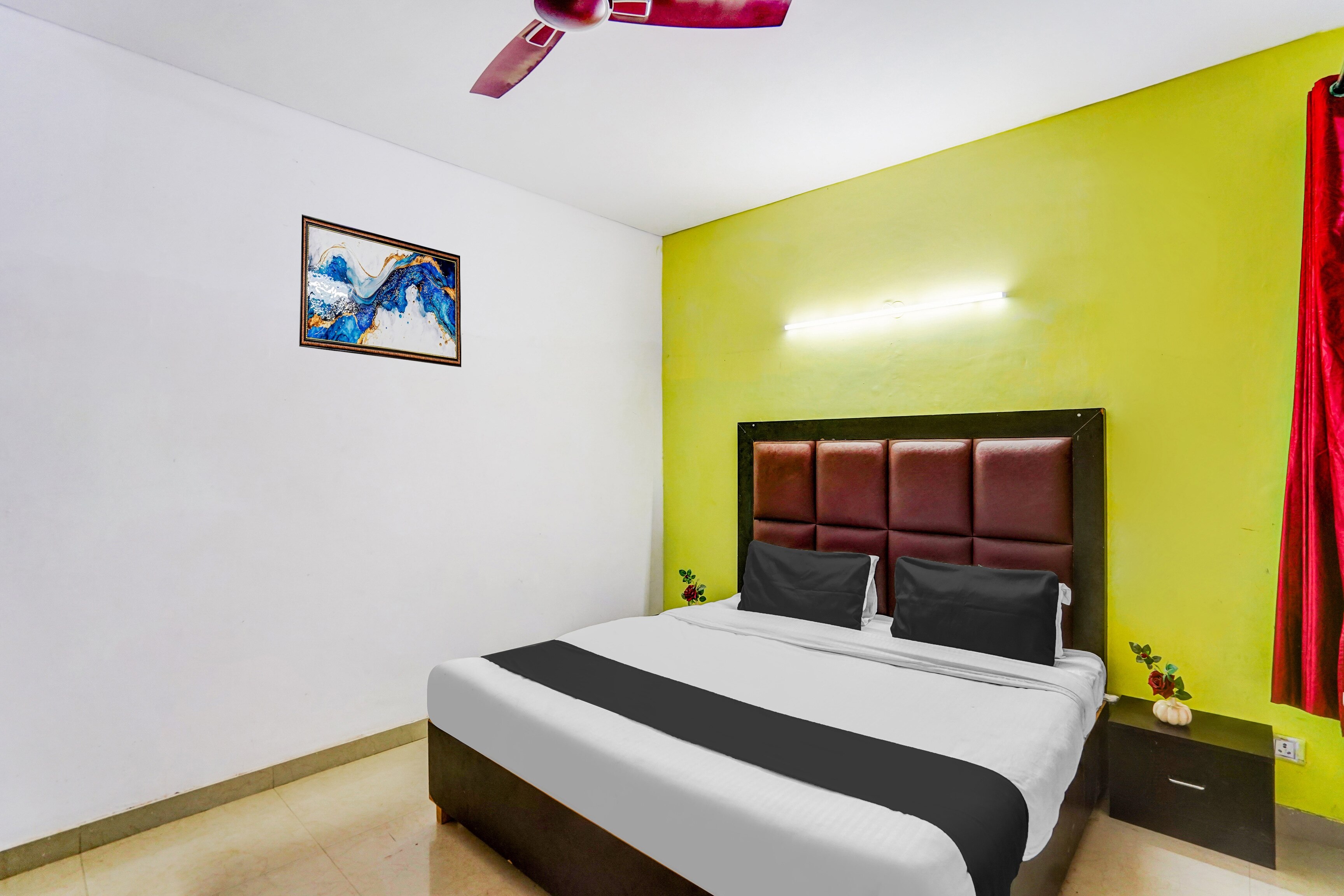 Hotel O The Secure Inn 𝗕𝗢𝗢𝗞 Noida Hotel