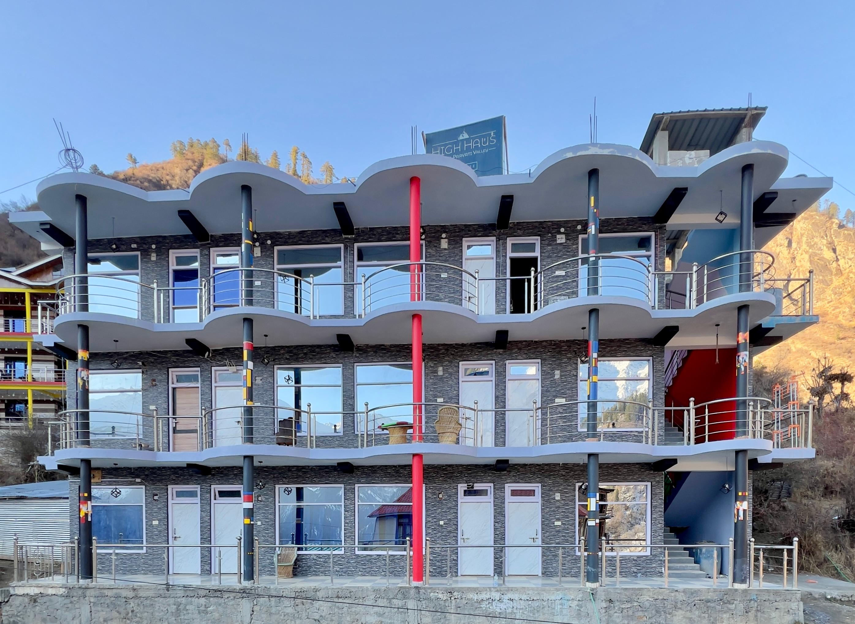 An Art Homage HighHaus Tosh 𝗕𝗢𝗢𝗞 Tosh Homestay