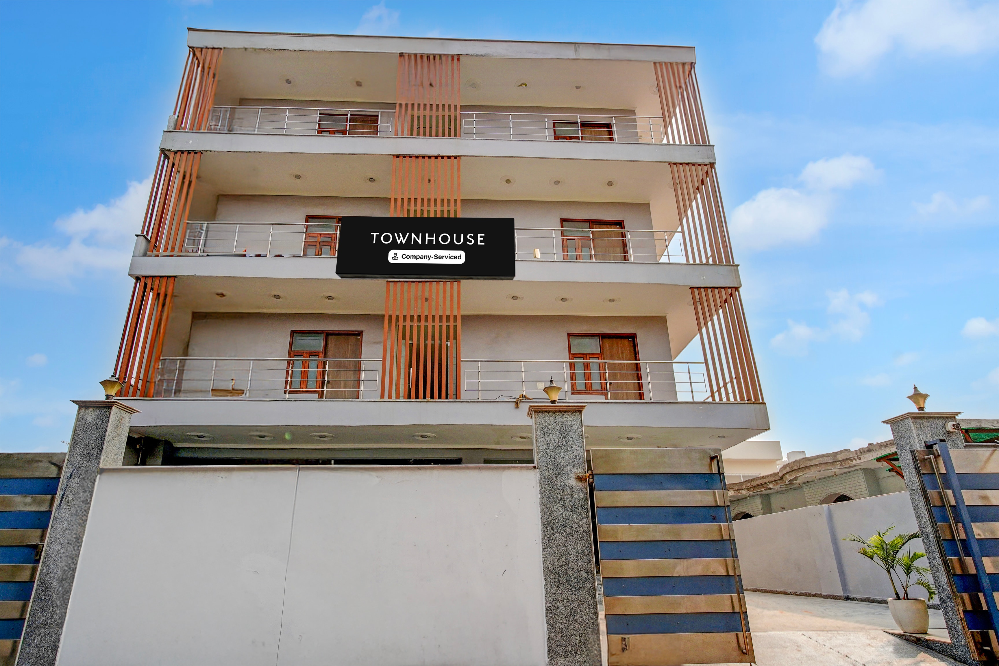 Super Townhouse Sector 122 Noida Formerly Anvi Inn 𝗕𝗢𝗢𝗞 Noida Hotel