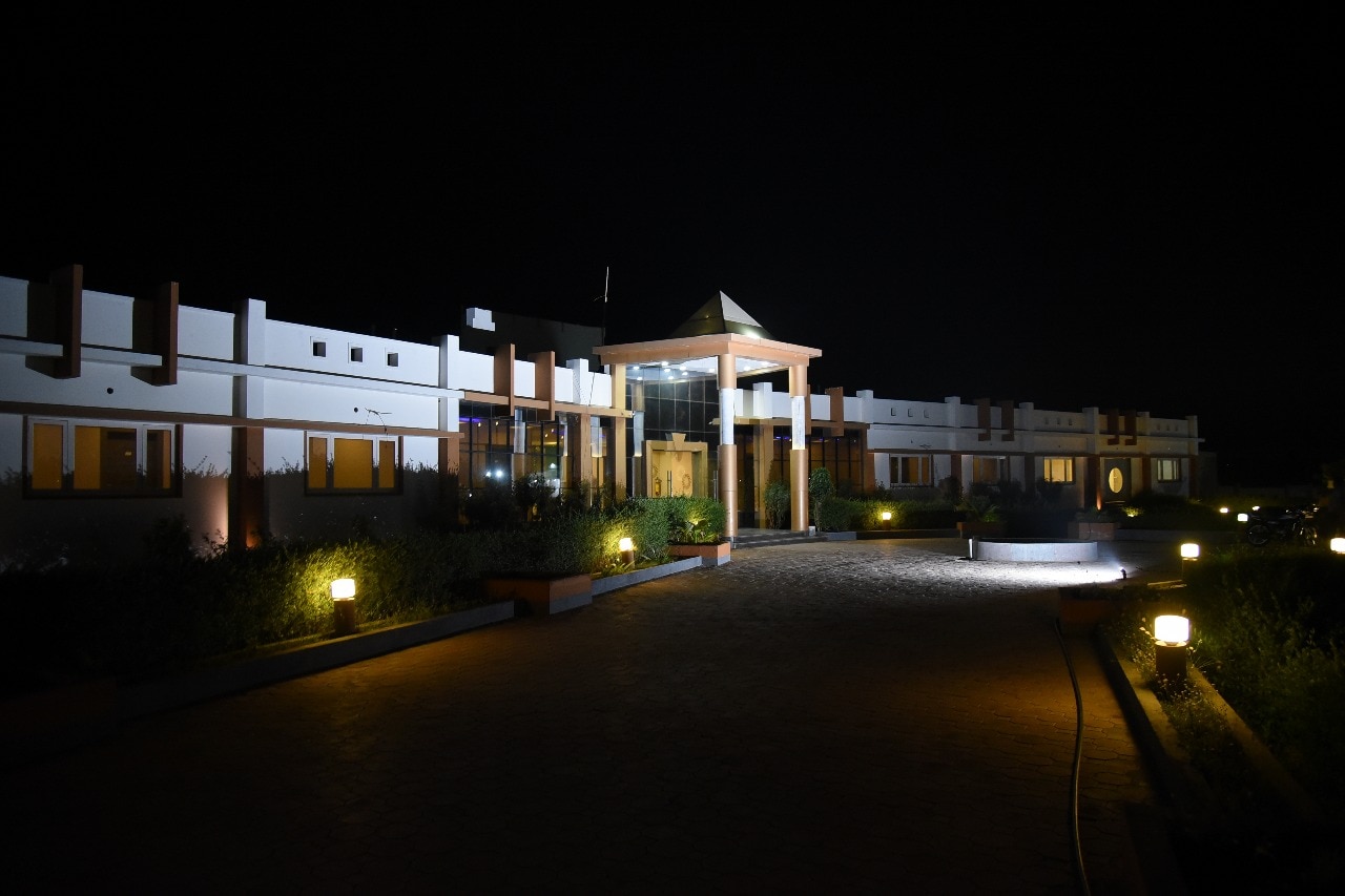 Shivalika Resort 𝗕𝗢𝗢𝗞 Bhuj Resort