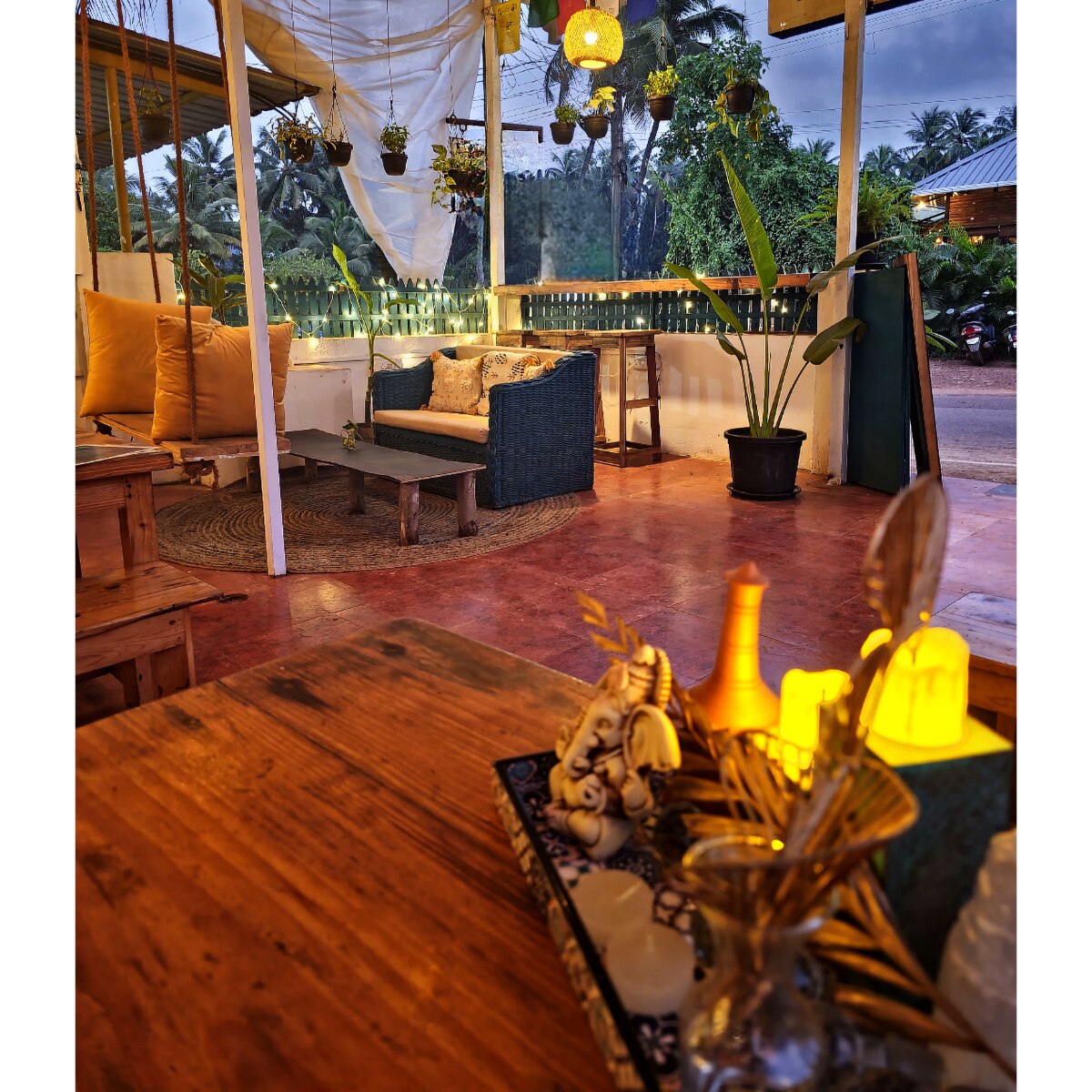 Zente Cafe and Stays 𝗕𝗢𝗢𝗞 Goa Hostel