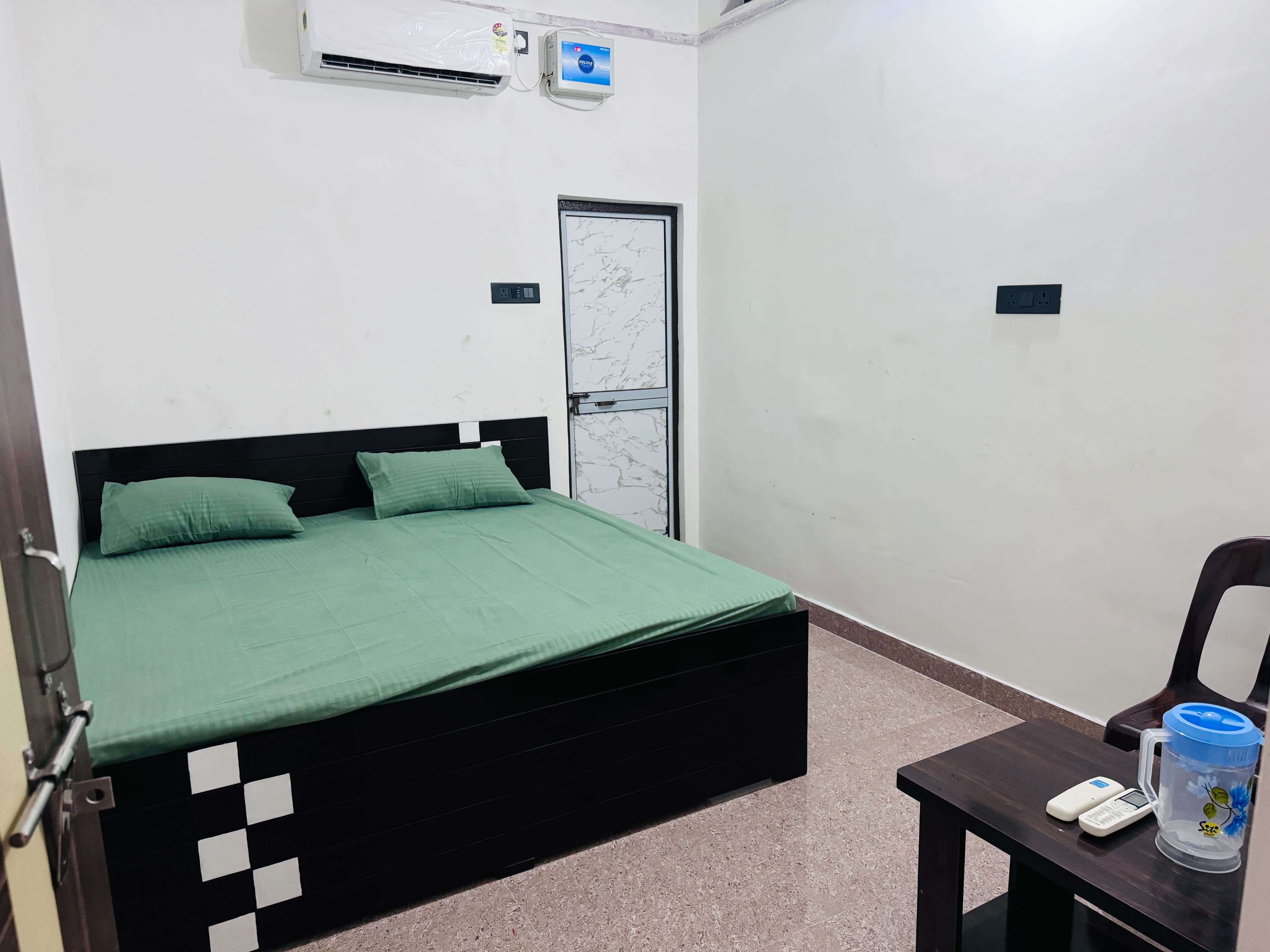 Divya Dham Home stay 𝗕𝗢𝗢𝗞 Ayodhya Homestay