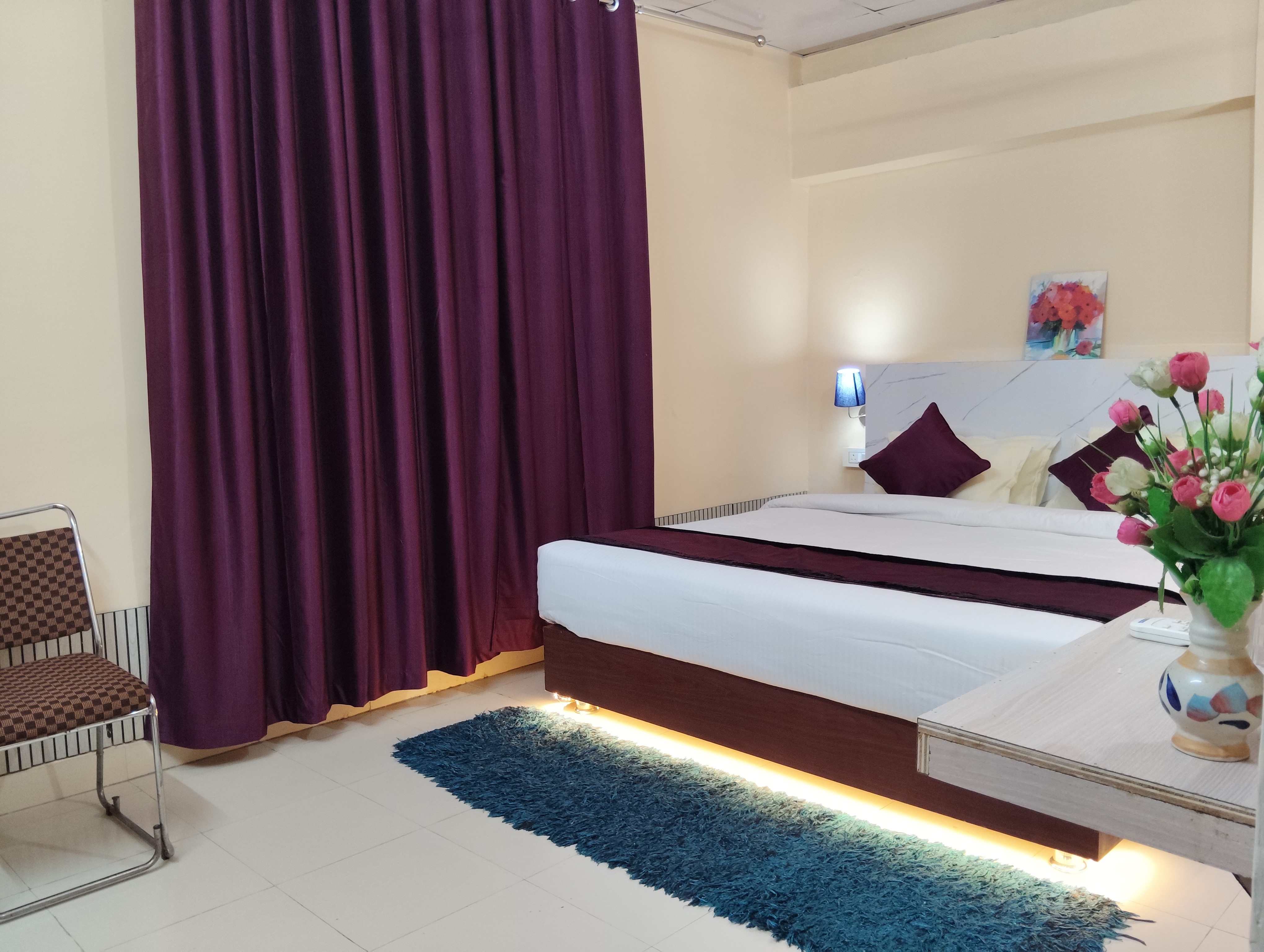 The Royal Nest Fully Private No sharing 𝗕𝗢𝗢𝗞 Guwahati Apartment