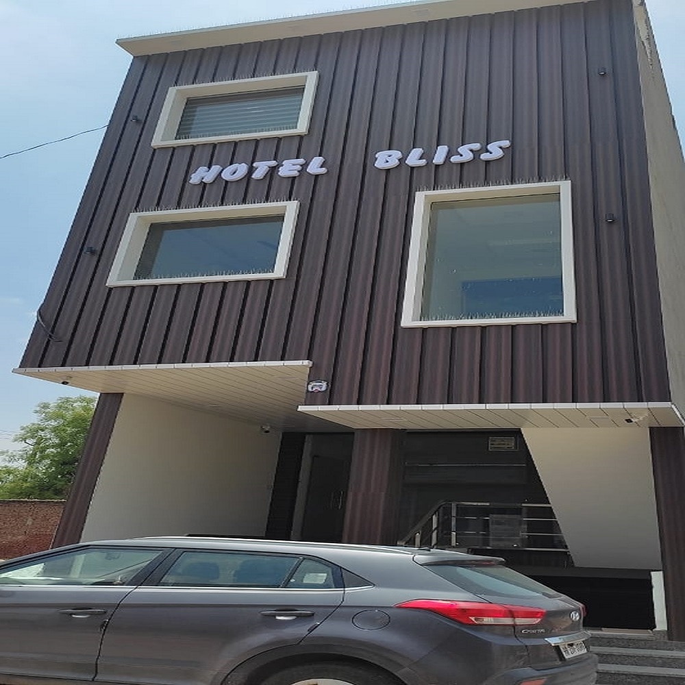 Hotel Bliss 𝗕𝗢𝗢𝗞 Hisar Hotel