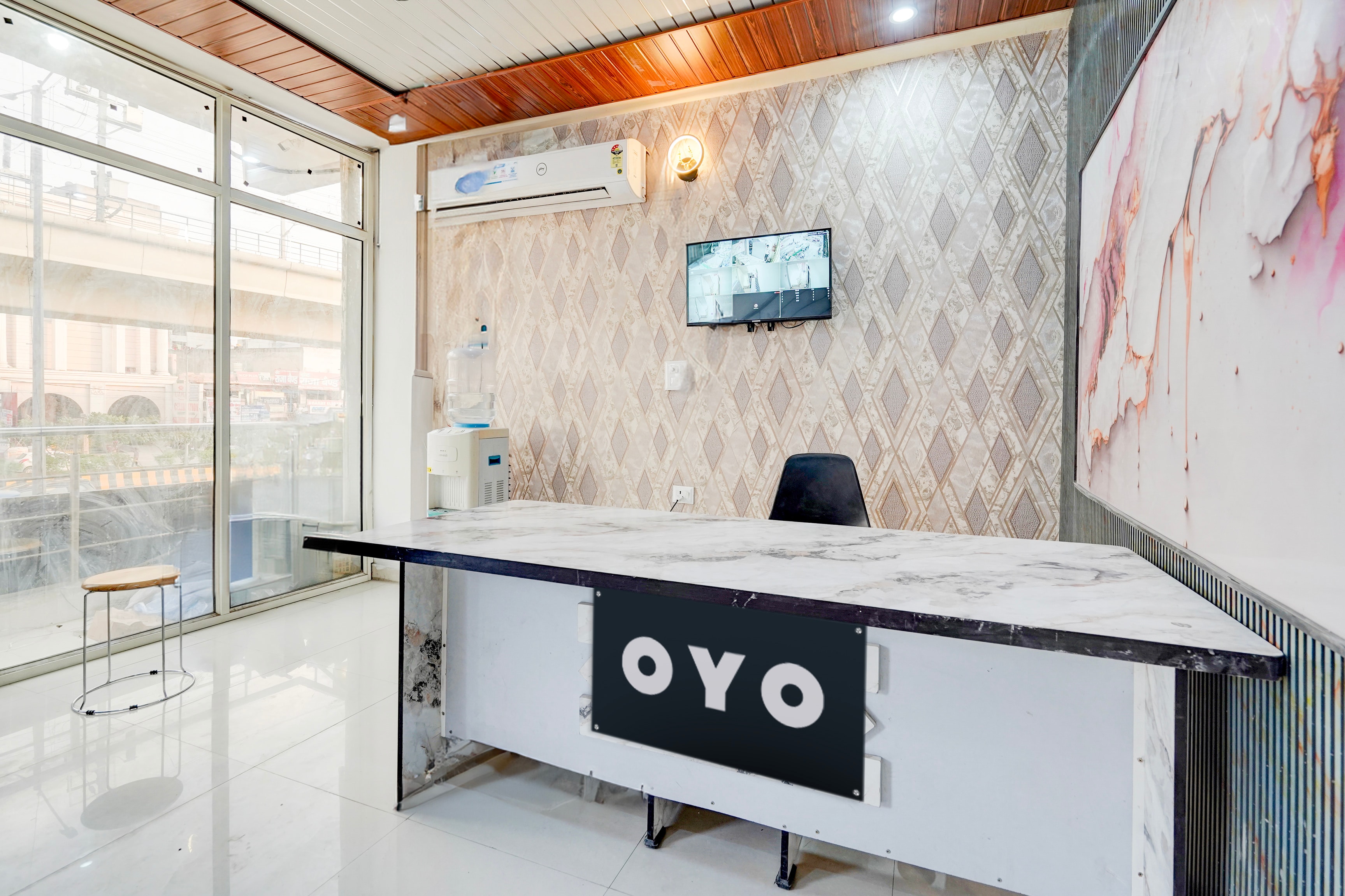 Hotel O Arise In 𝗕𝗢𝗢𝗞 Noida Hotel