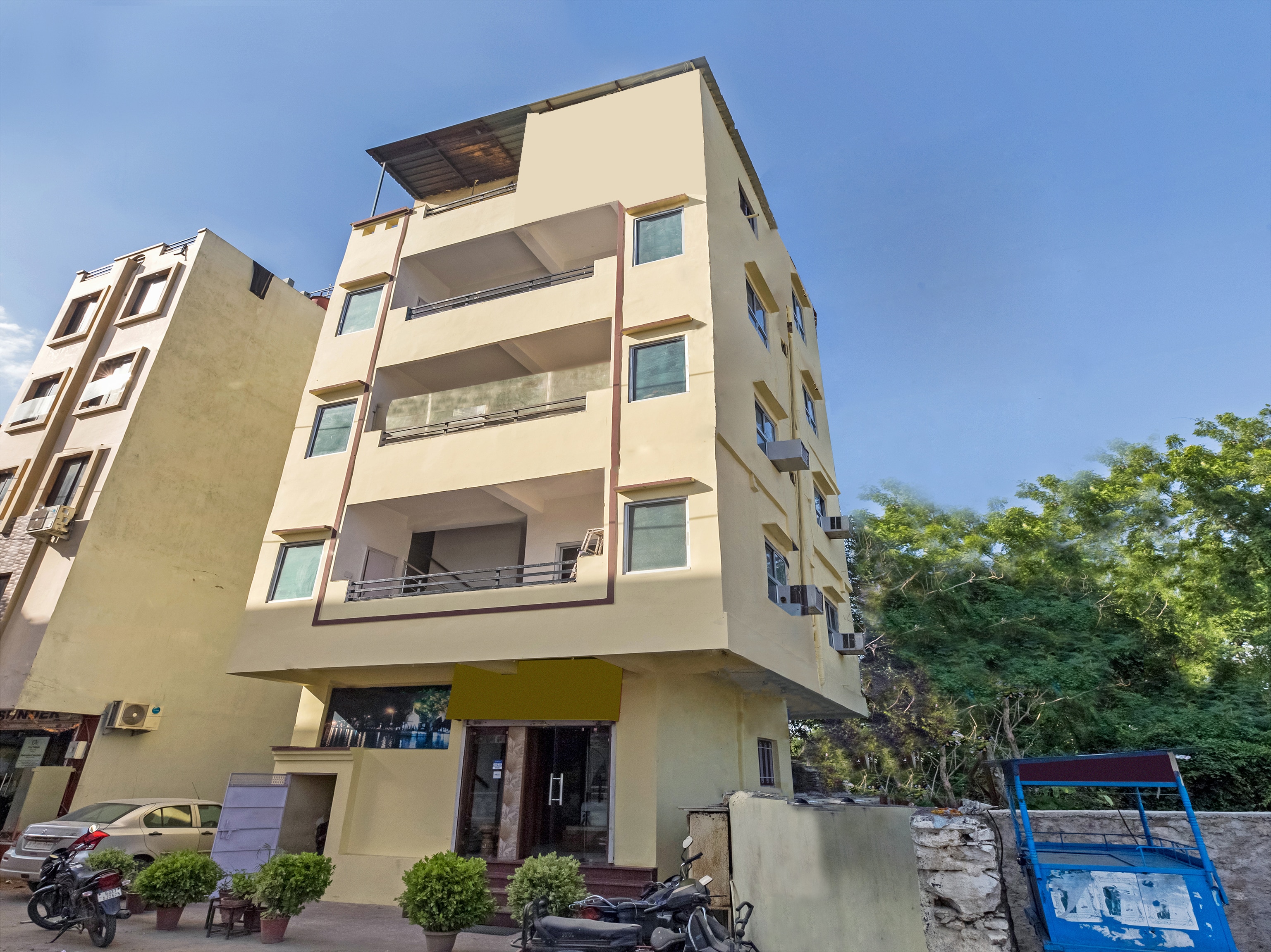 Hotel Atithi Palace 𝗕𝗢𝗢𝗞 Udaipur Hotel