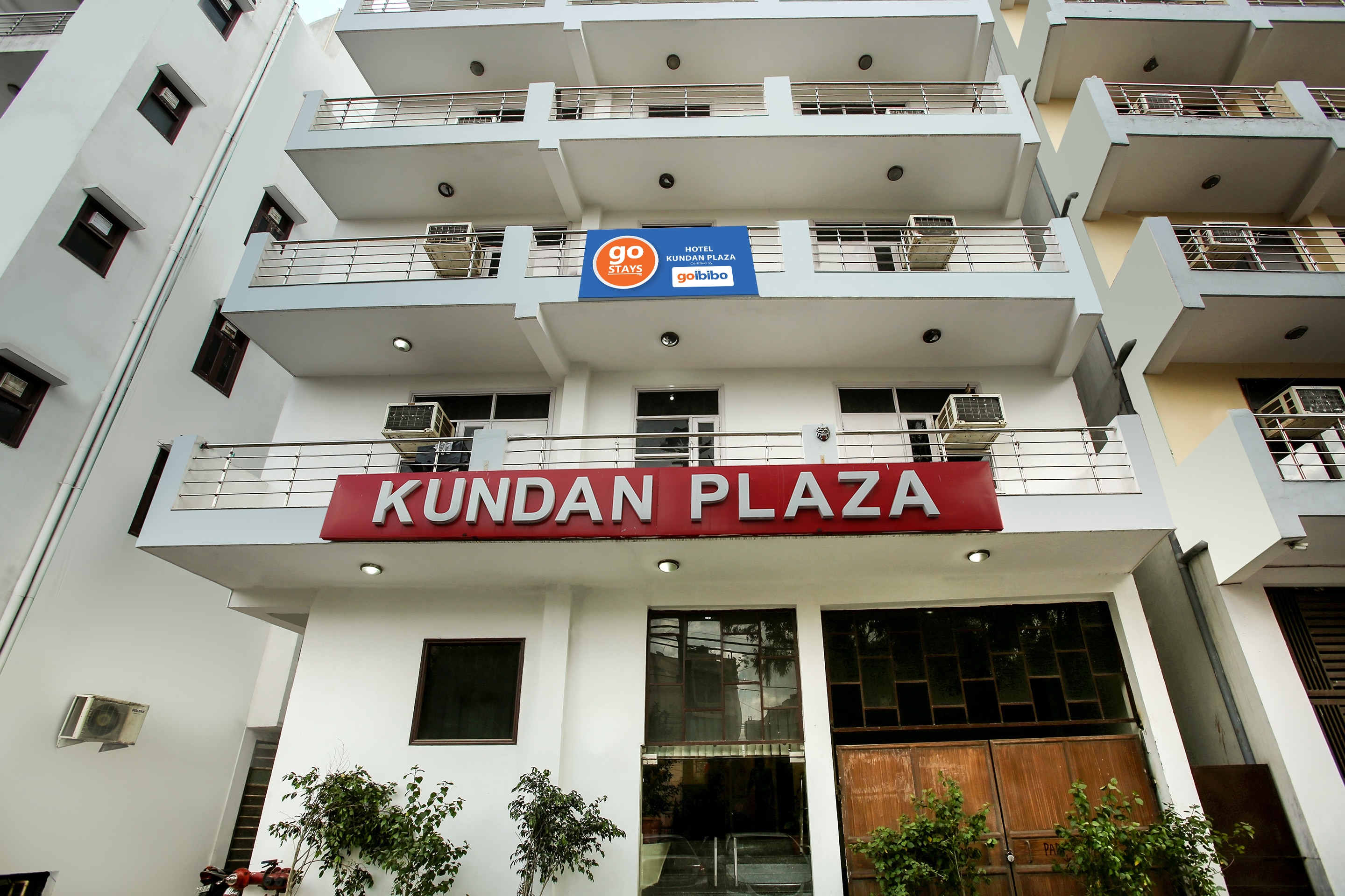 Hotel KUNDAN PLAZA Near Apollo Hospital Delhi - Reviews, Photos & Offer