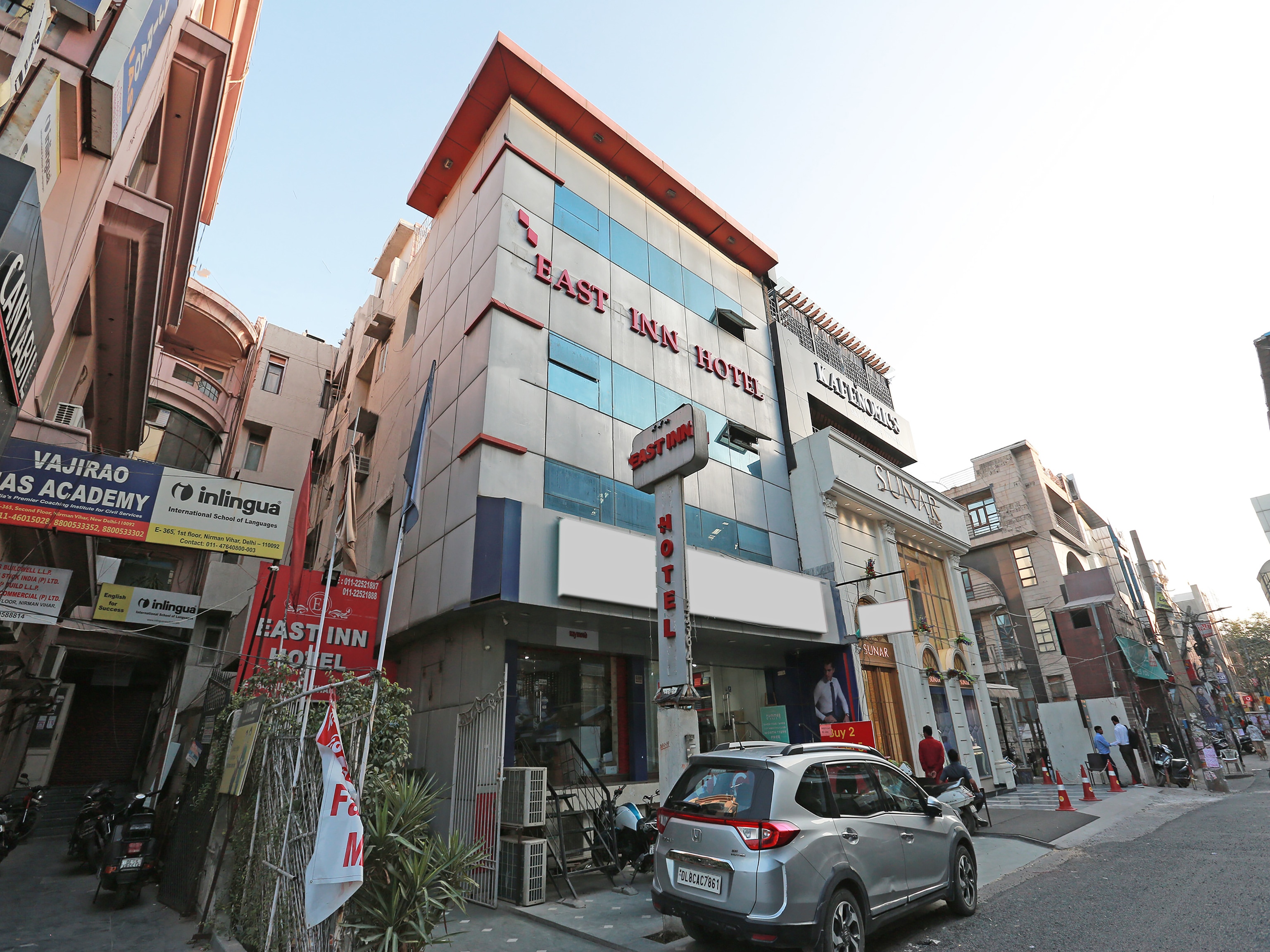 EAST INN HOTEL AT NIRMAN VIHAR METRO STATION. 𝗕𝗢𝗢𝗞 Delhi Hotel