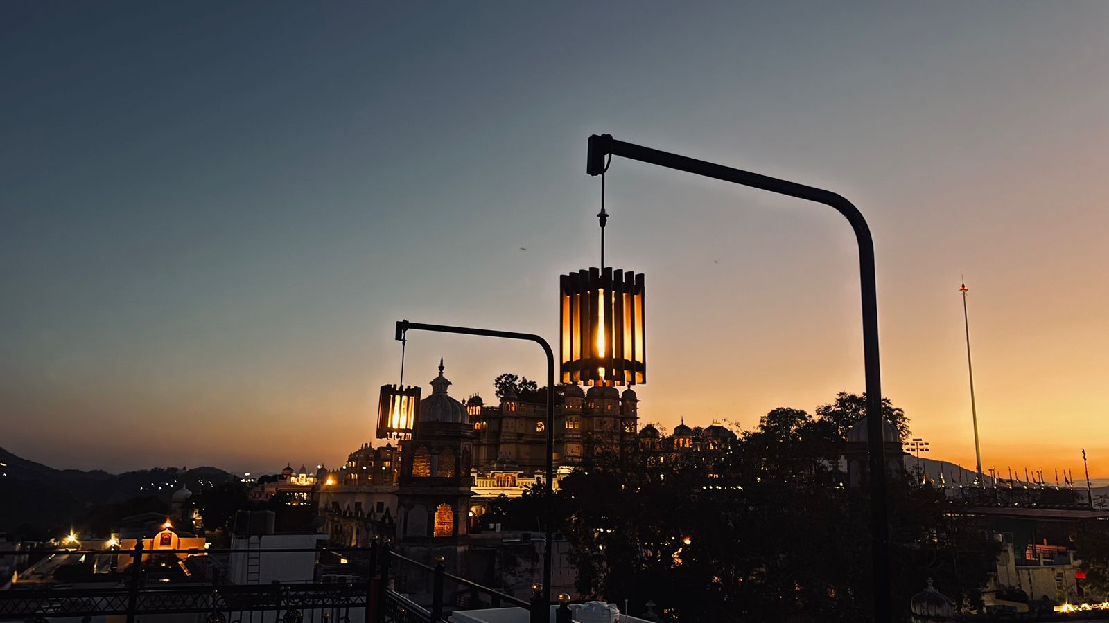 Elysium Hostel |Rooftop Restaurant Near City Palace 𝗕𝗢𝗢𝗞 Udaipur Hostel