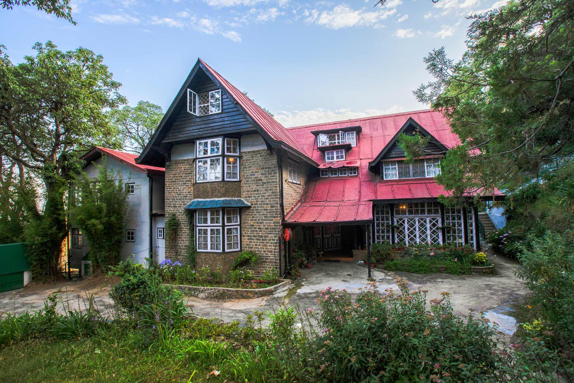 StayVista at Northwood Cottage - A Heritage Retreat 𝗕𝗢𝗢𝗞 Shimla Villa