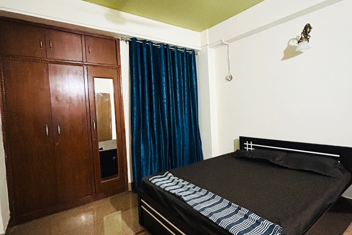 Infinity House | Room in Apartment 𝗕𝗢𝗢𝗞 Guwahati Homestay