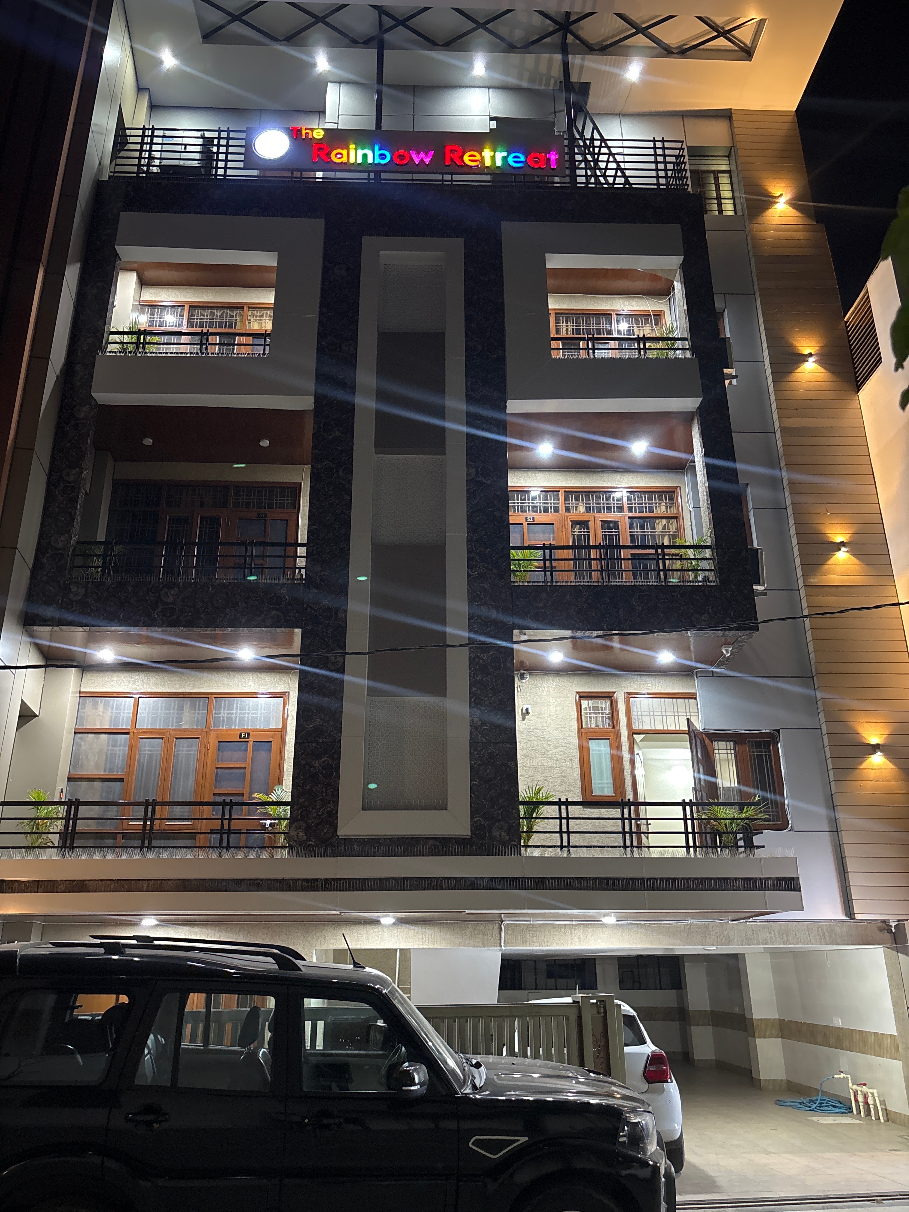 The Rainbow Retreat Homestay 𝗕𝗢𝗢𝗞 Jaipur Apartment