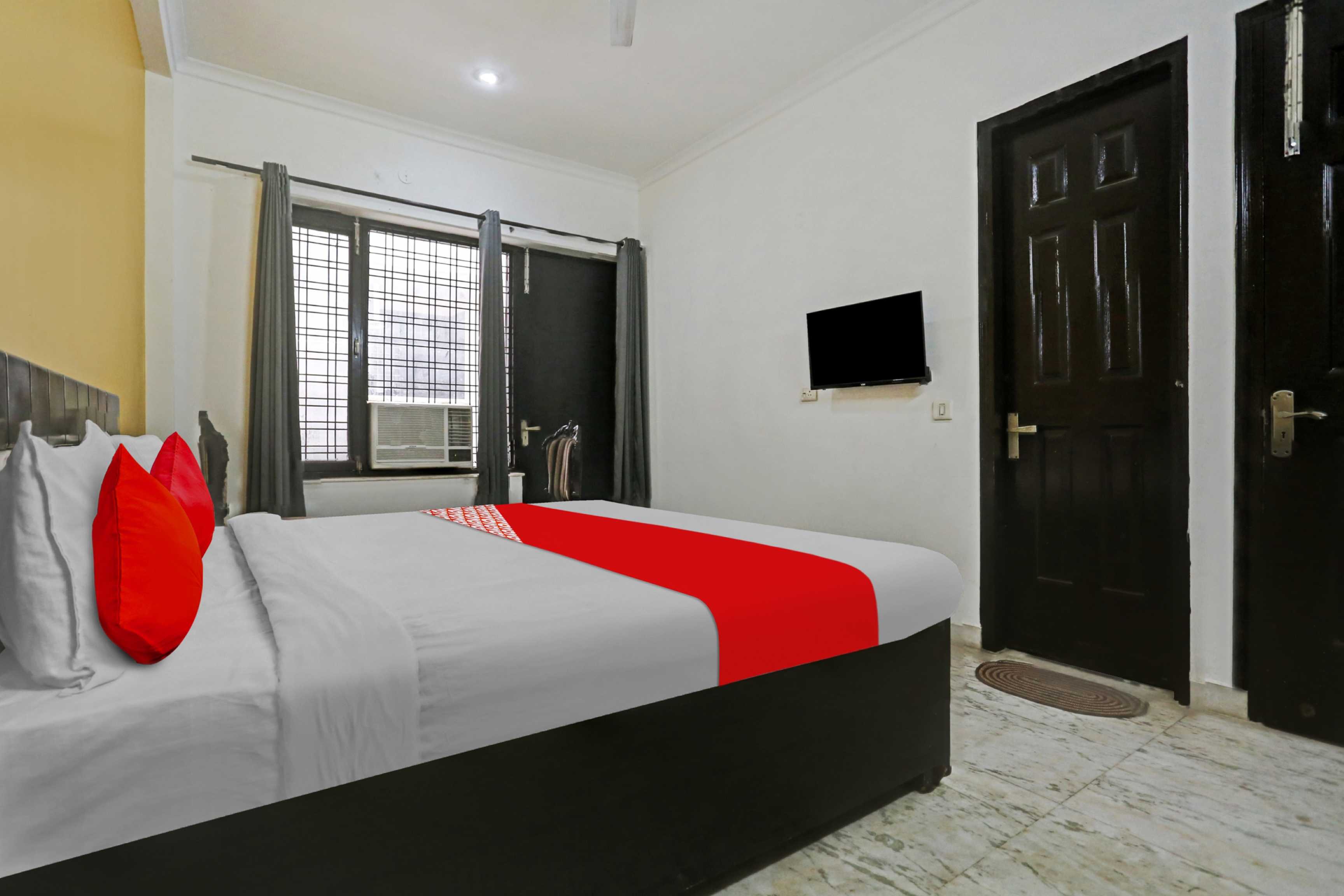 Hotel O Quality Inn 𝗕𝗢𝗢𝗞 Gurgaon Hotel