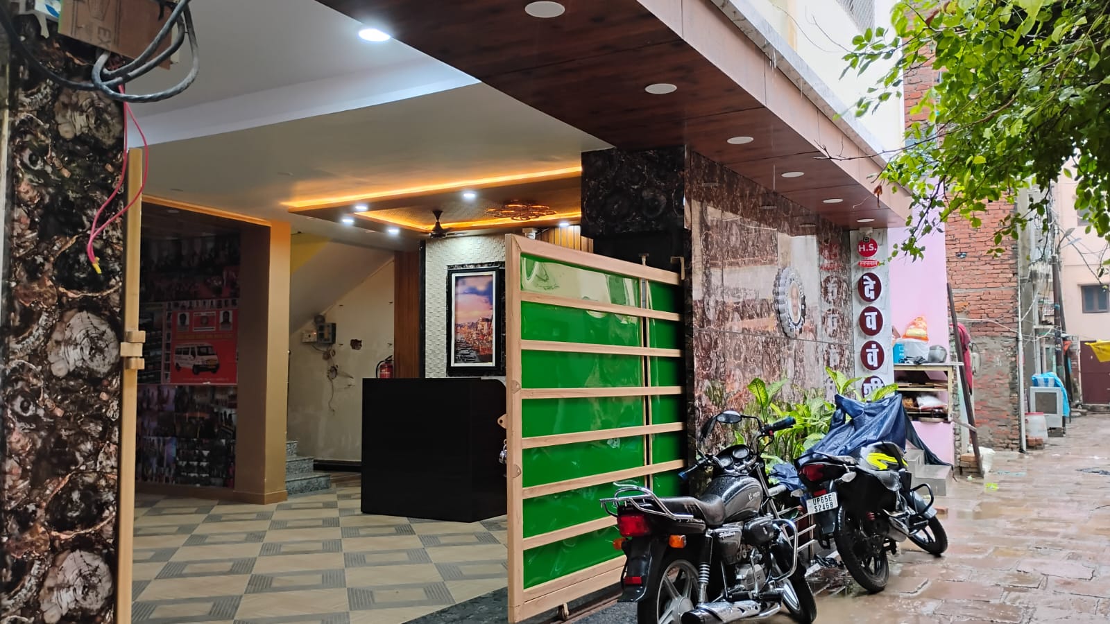 Hotel Dev Vanshi Palace 𝗕𝗢𝗢𝗞 Varanasi Hotel