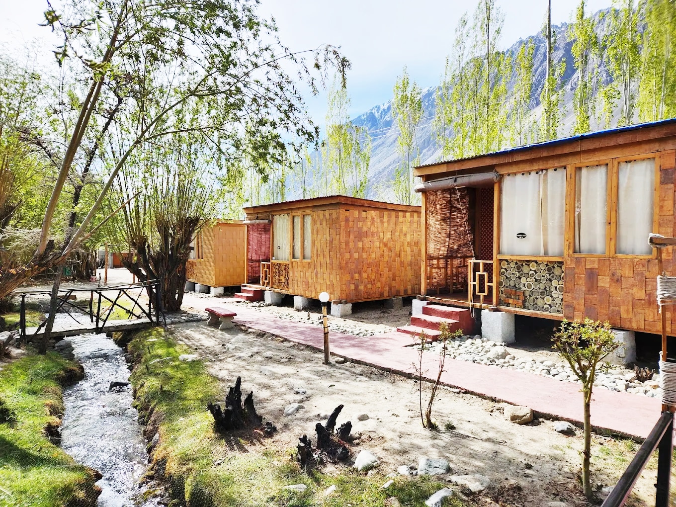 The Wooden Nest Cottage 𝗕𝗢𝗢𝗞 Nubra Valley Cottage