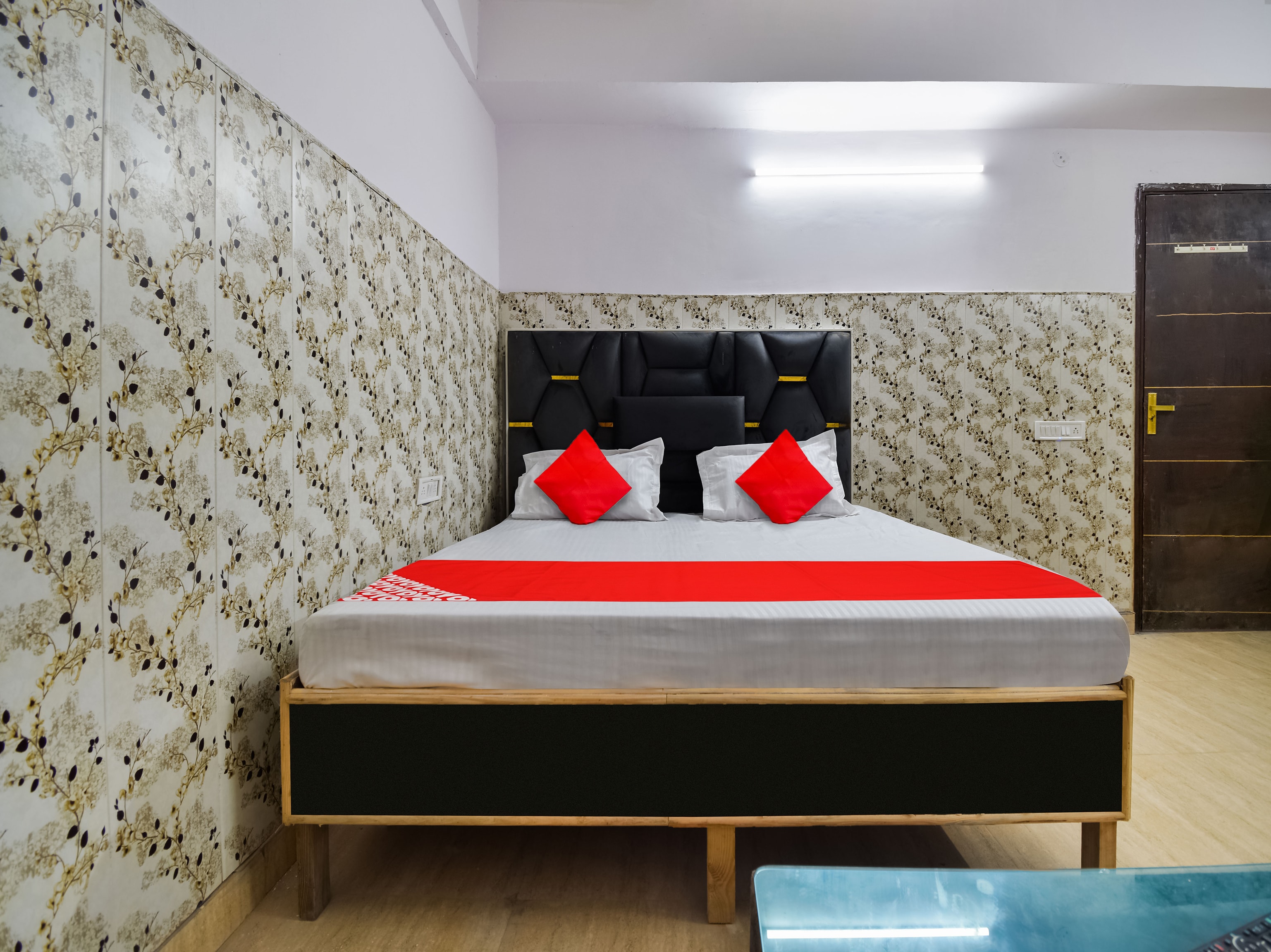 Hotel O Black Inn 𝗕𝗢𝗢𝗞 Delhi Hotel