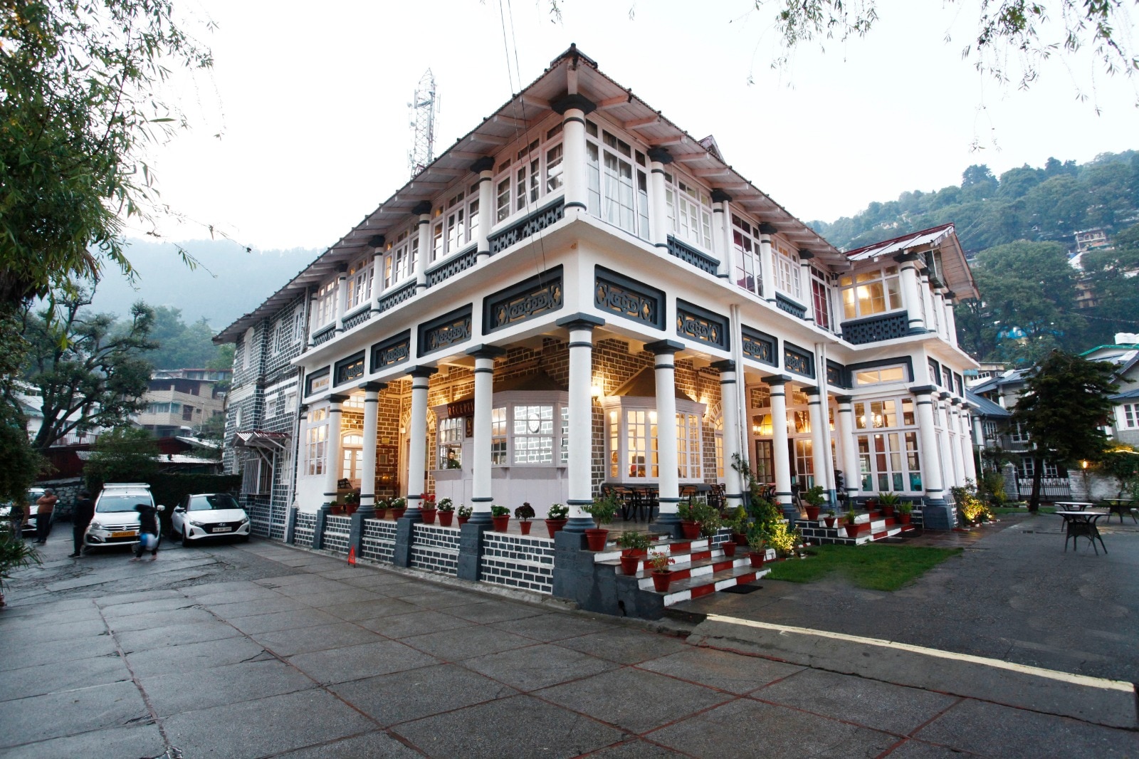Rooms of The Palace Belvedere (walkable distance from Mall Road ...