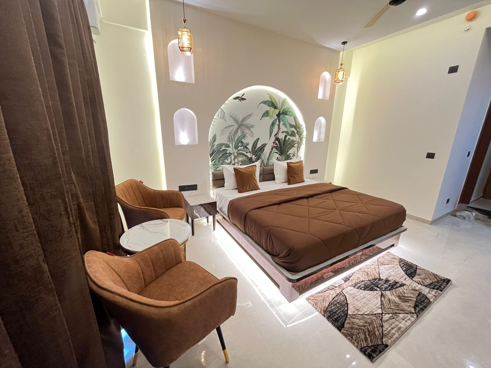 The Royal Palace Top Floor | Omaxe Hazratganj 𝗕𝗢𝗢𝗞 Lucknow Apartment
