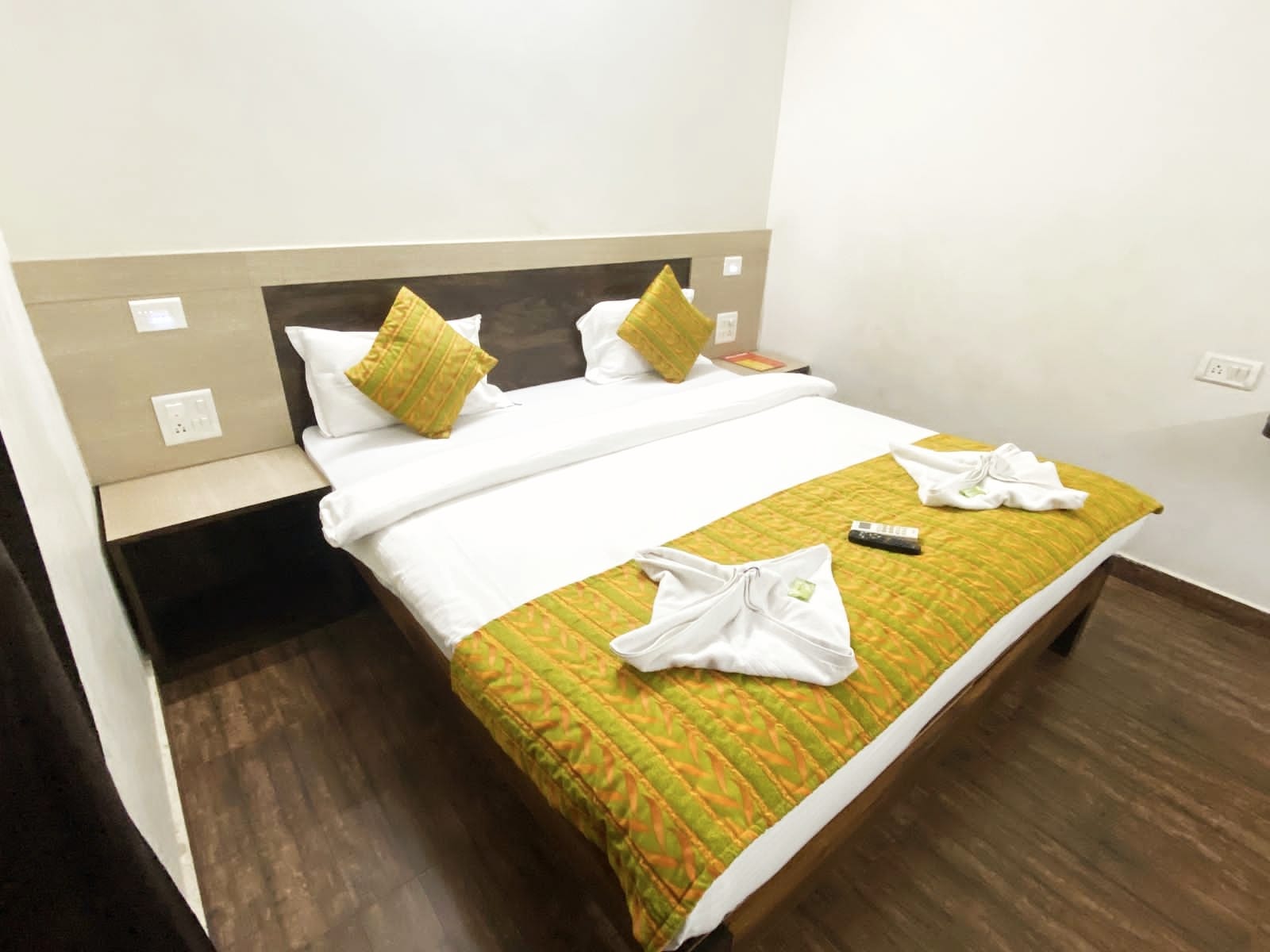 Sun and sea Baga guest house 𝗕𝗢𝗢𝗞 Goa Homestay