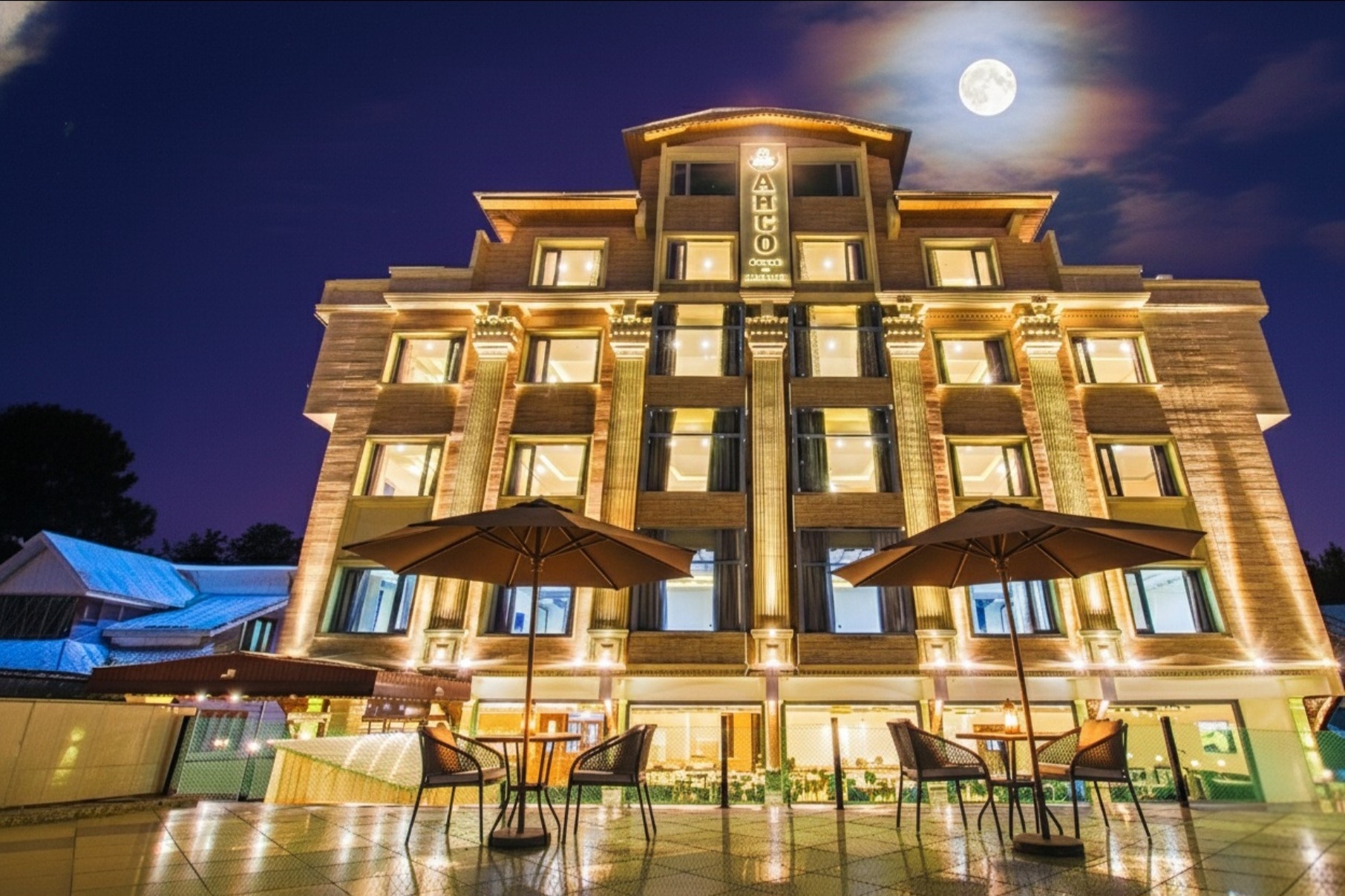 Arco Hotels and Resorts (Nearby Airport) 𝗕𝗢𝗢𝗞 Srinagar Hotel