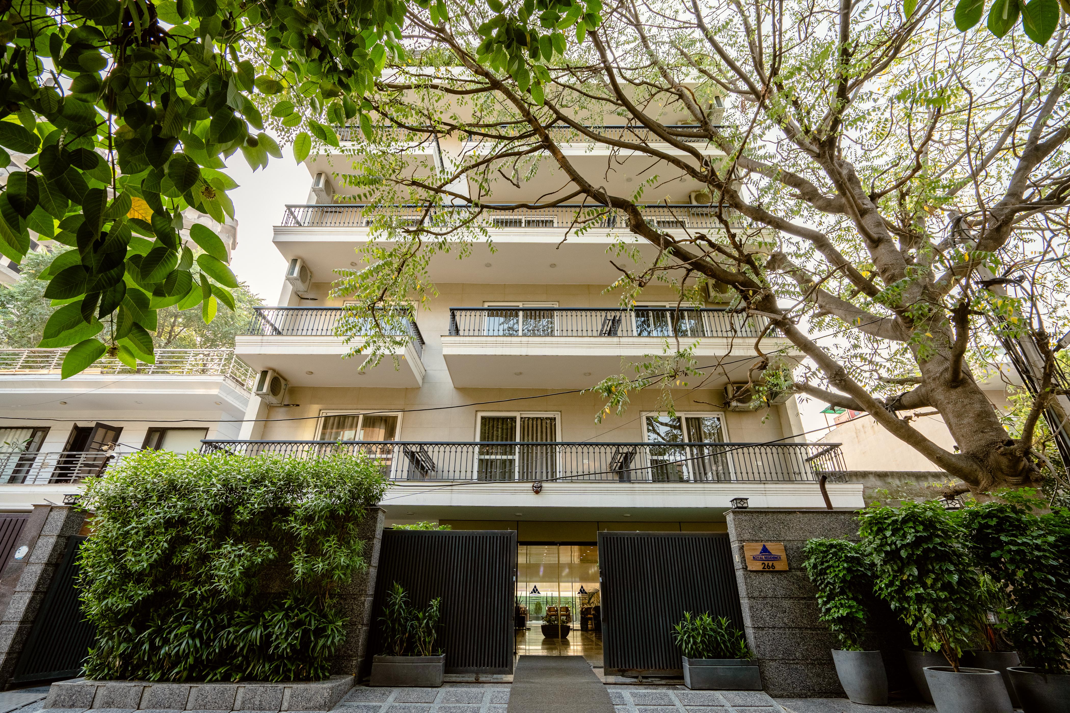 ROYAL STUDIO GOLF COURSE ROAD 𝗕𝗢𝗢𝗞 Gurgaon Hotel