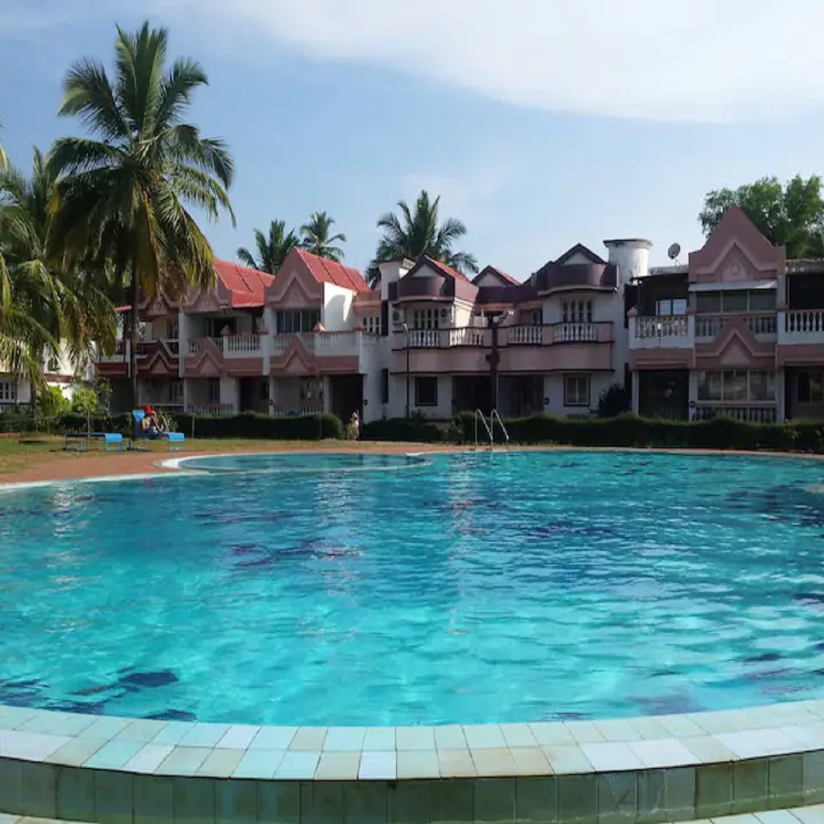 Lotus 2 Bedrooms Beach side AC Apartment with Pool 𝗕𝗢𝗢𝗞 Goa Apartment