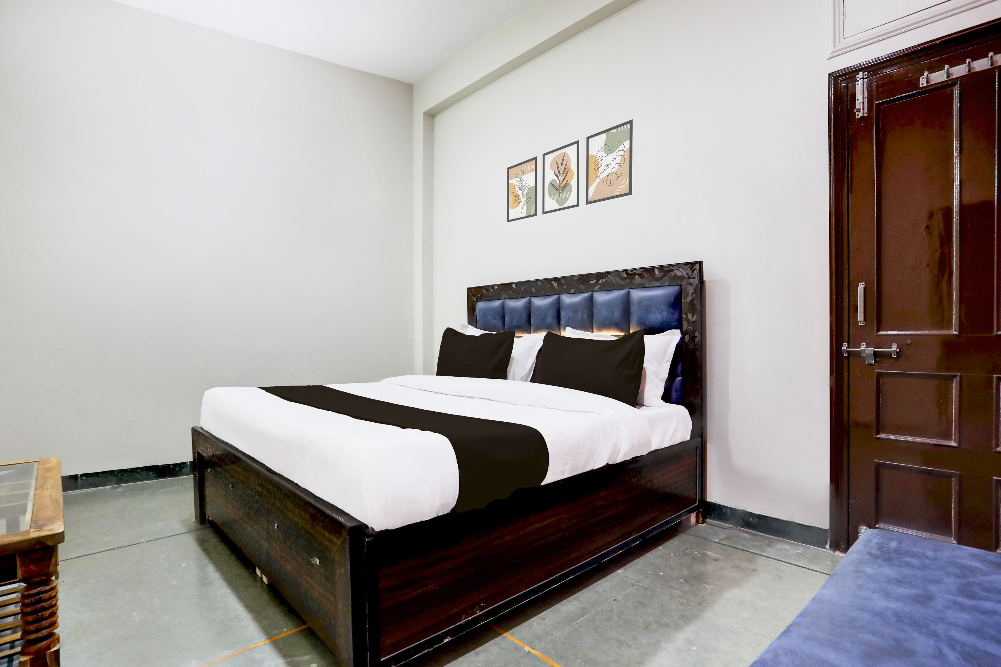 Hotel O The Baba Gest House 𝗕𝗢𝗢𝗞 Indore Hotel