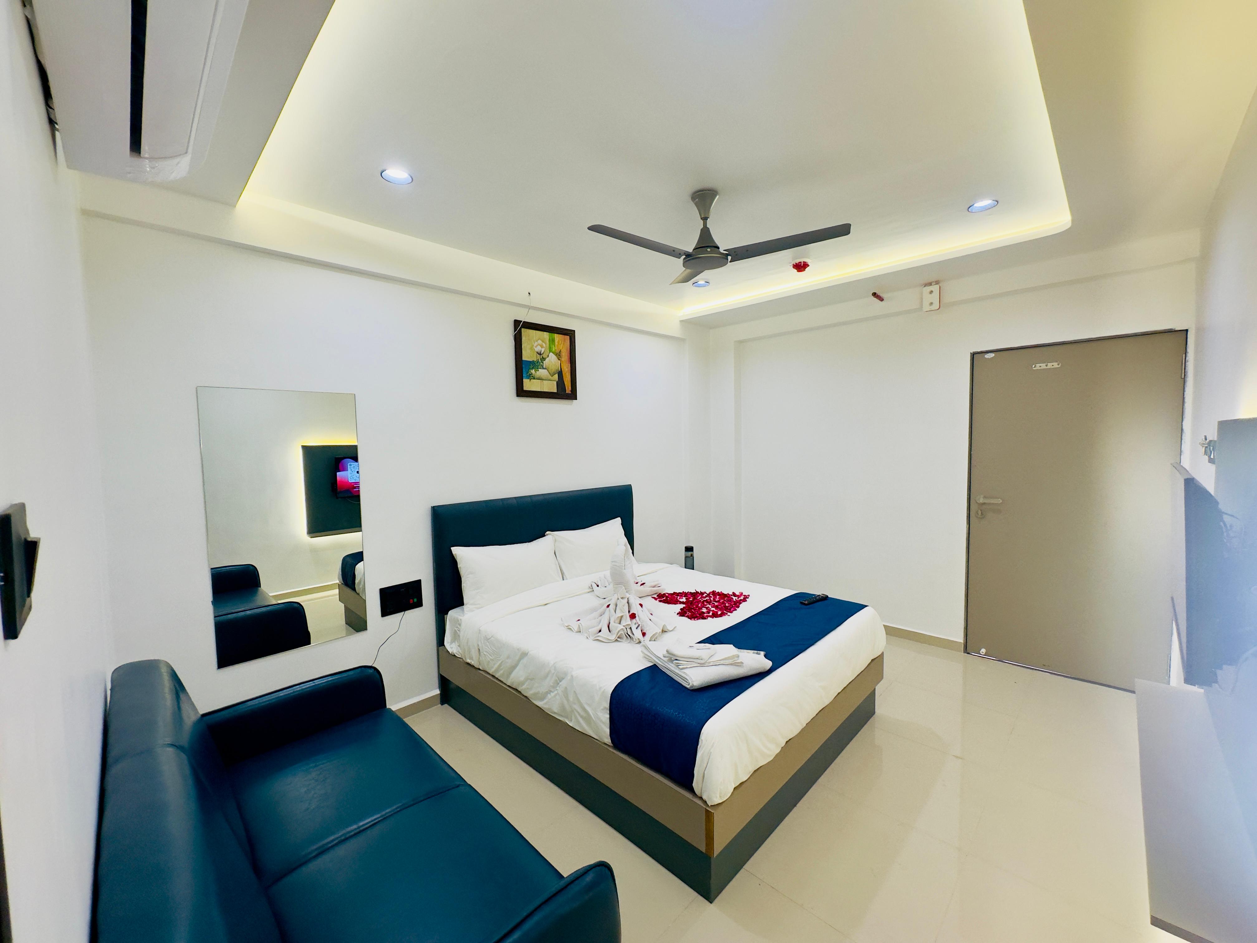Hotel Soya 𝗕𝗢𝗢𝗞 Olpad Hotel