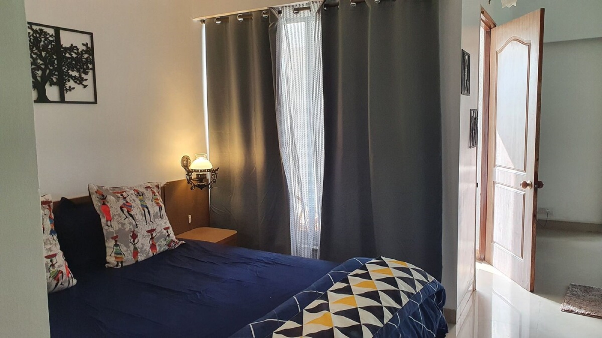 Luxurious Studio in Arpora with lake view 𝗕𝗢𝗢𝗞 Goa Apartment