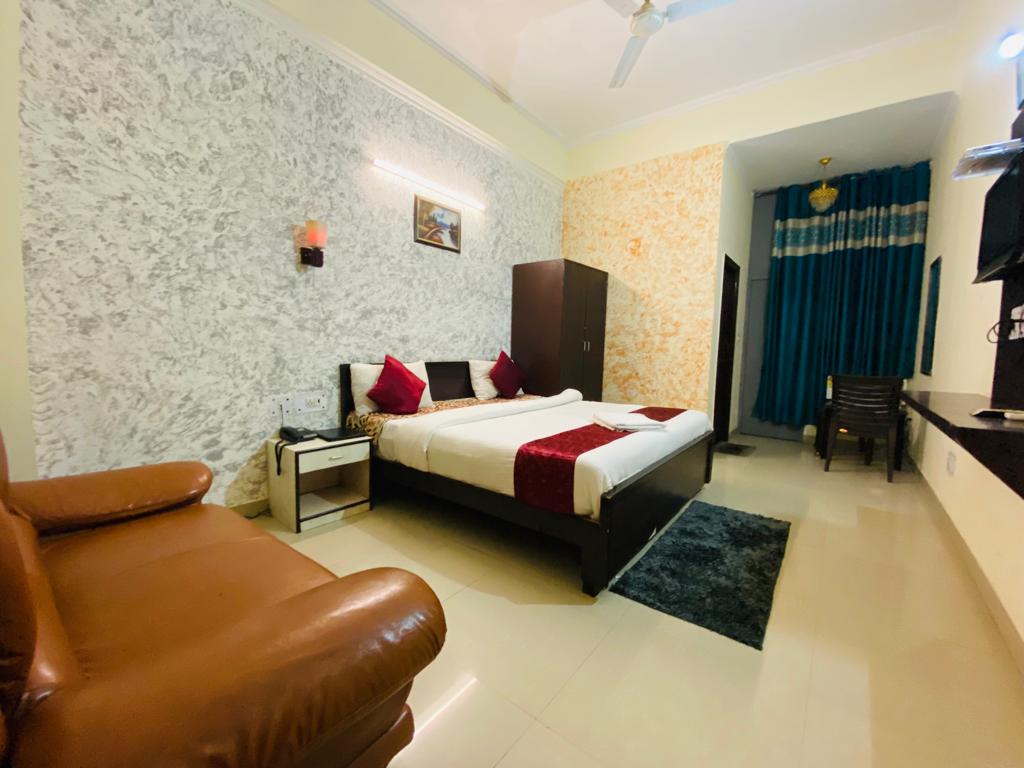 Hotel Happy Stay 𝗕𝗢𝗢𝗞 Noida Hotel
