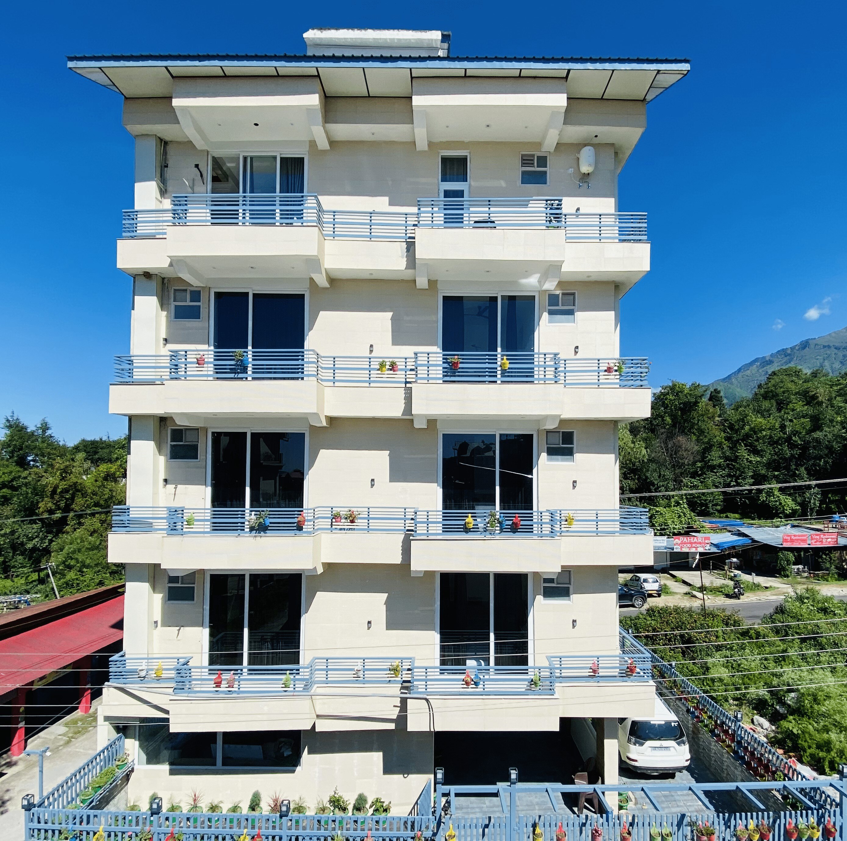 BUNTEES NEST 𝗕𝗢𝗢𝗞 Dharamshala Homestay