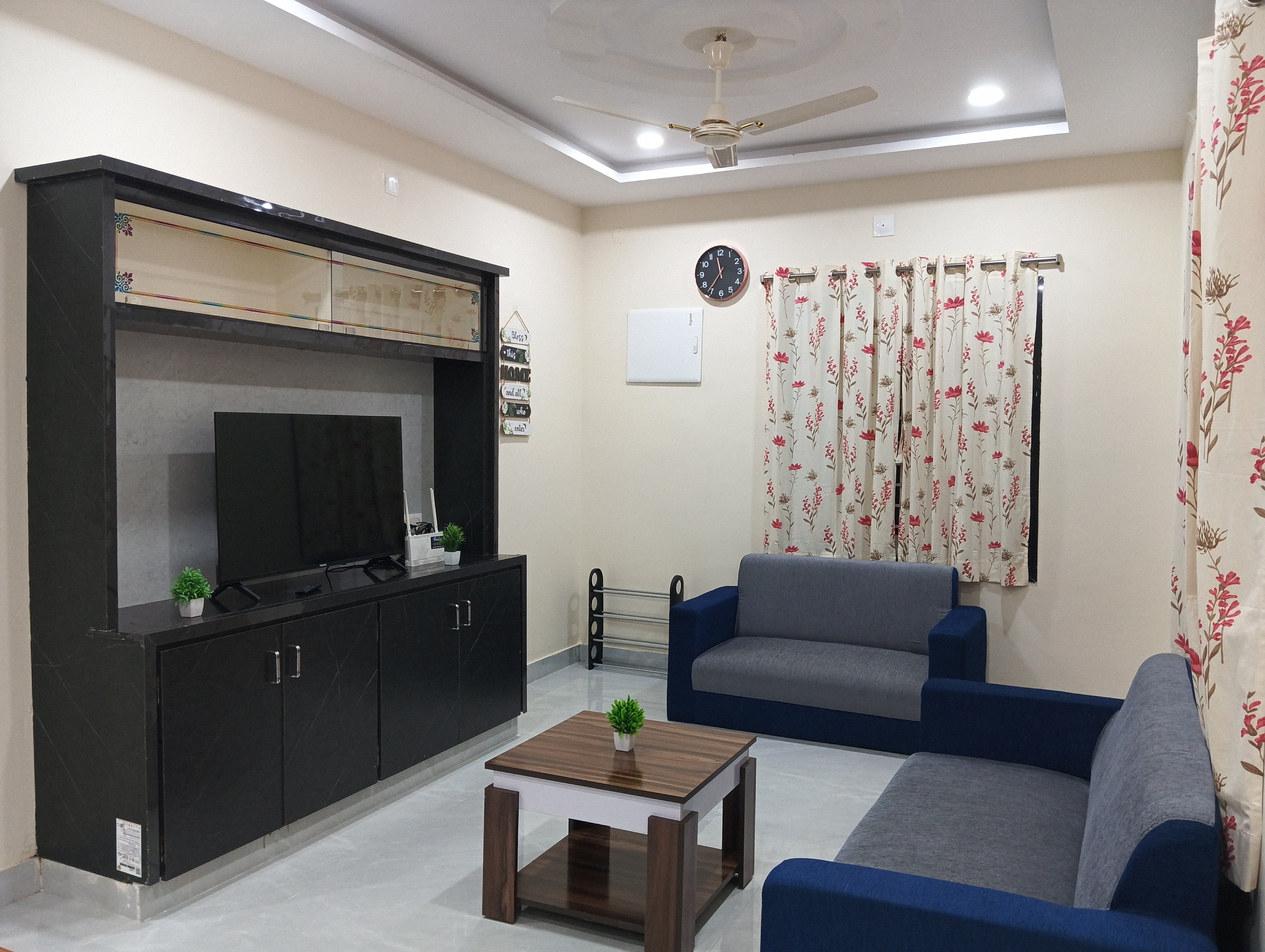 Viha Service Apartments 𝗕𝗢𝗢𝗞 Khammam Apartment
