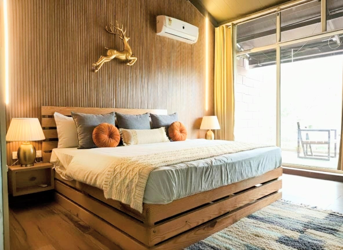 Silver Wings Studio Room balcony Terrace Resturant Homestay Kasauli ...