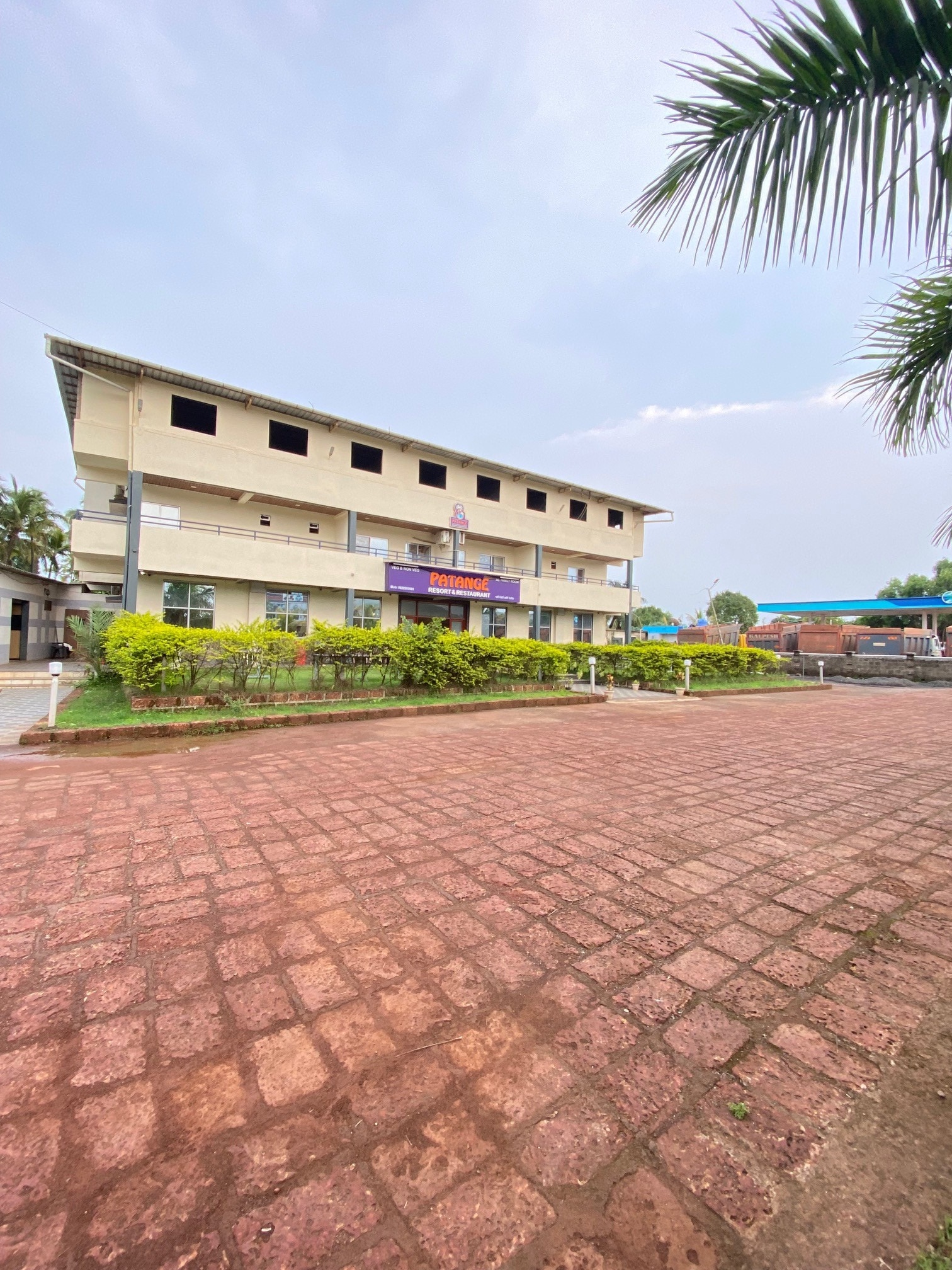 Patange Resort and Restaurant 𝗕𝗢𝗢𝗞 Shrivardhan Resort