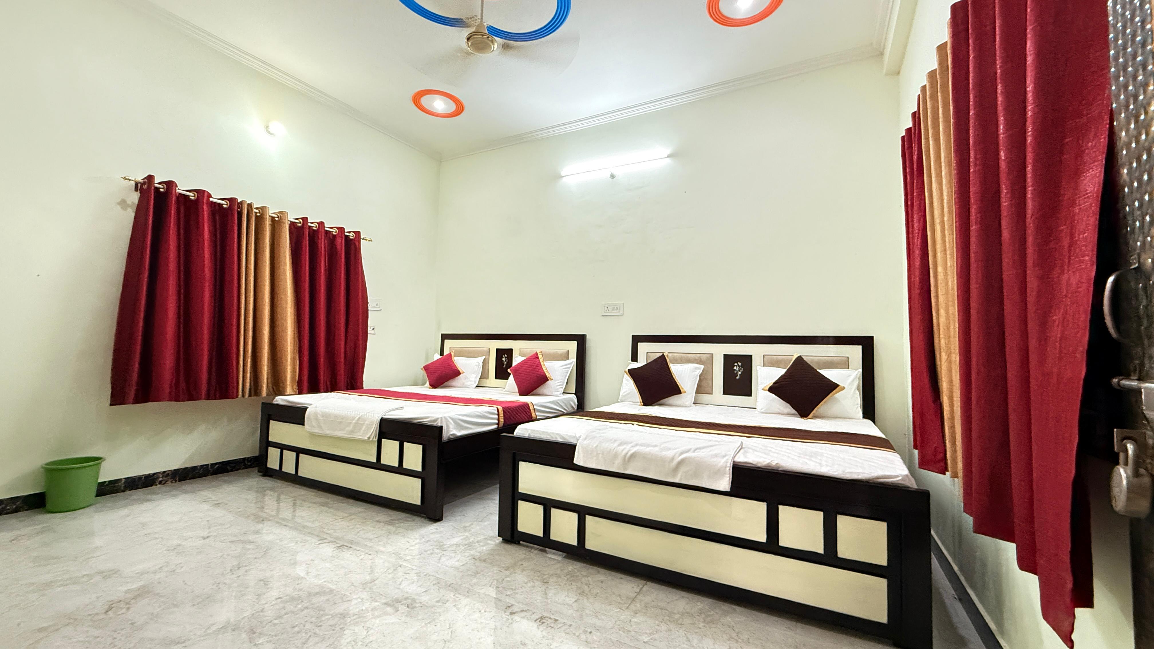 Arya Hotel 𝗕𝗢𝗢𝗞 Ayodhya Homestay