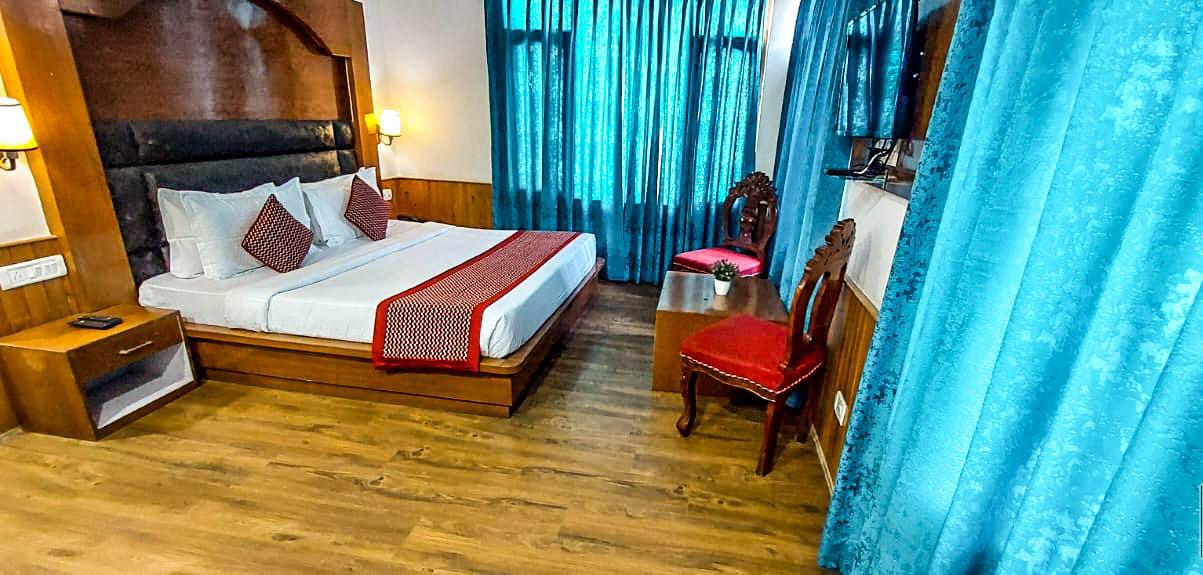 Hotel The Red Apple 𝗕𝗢𝗢𝗞 Manali Hotel