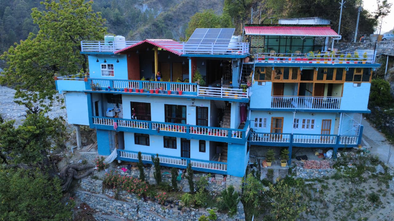 Nav Chetna River View Guest House. 𝗕𝗢𝗢𝗞 Kosya Kutauli Hostel