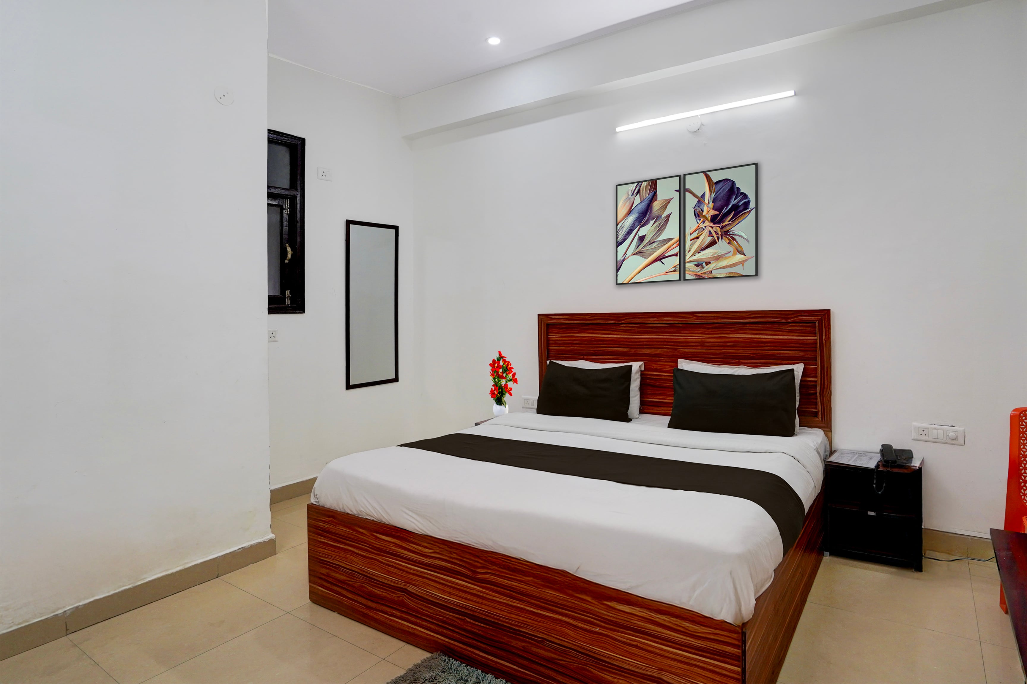 Super Collection O Noida Sector 52 Metro Station Formerly Hotel Metro ...