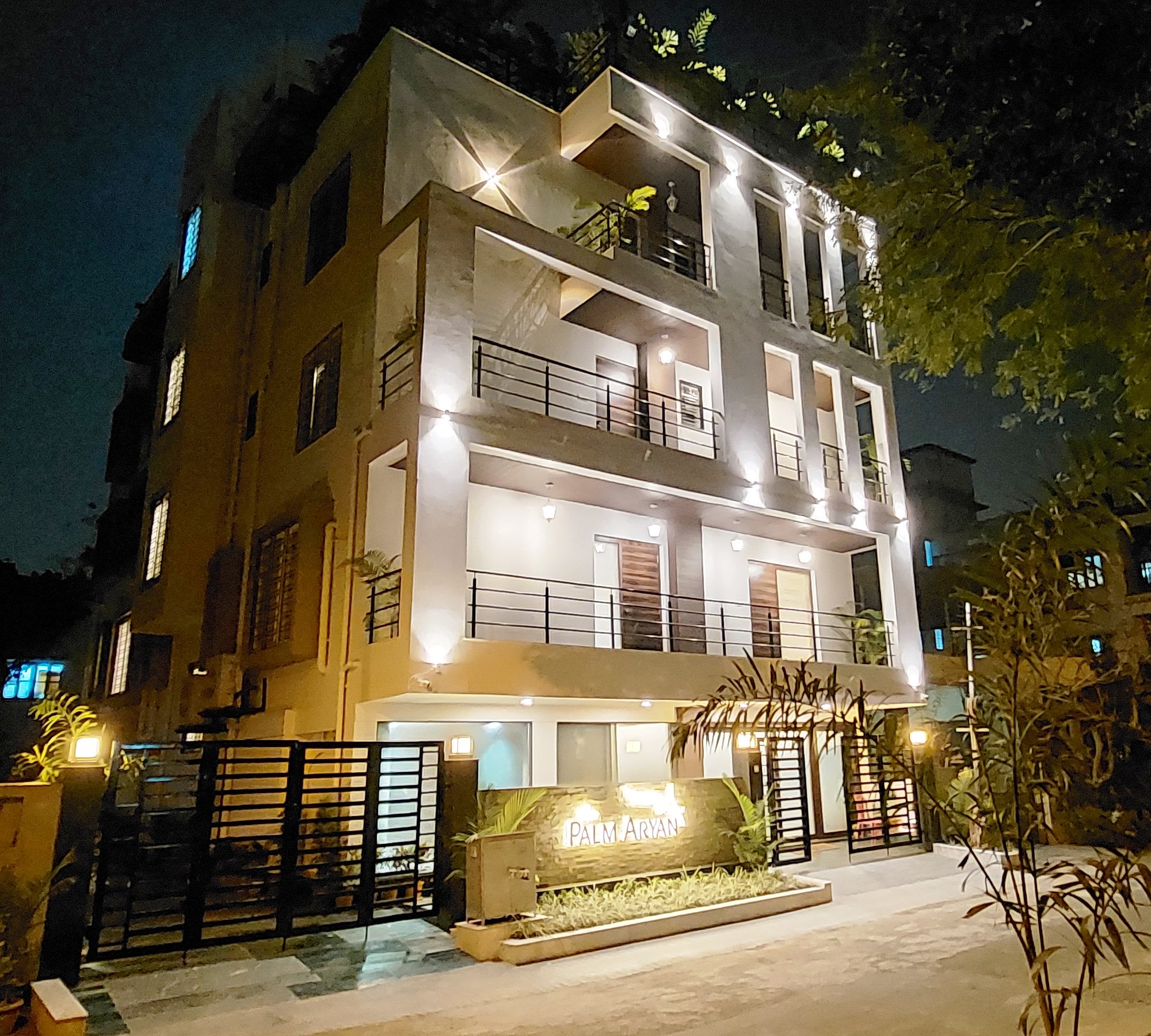 The Palm Aryan 𝗕𝗢𝗢𝗞 Kolkata Hotel