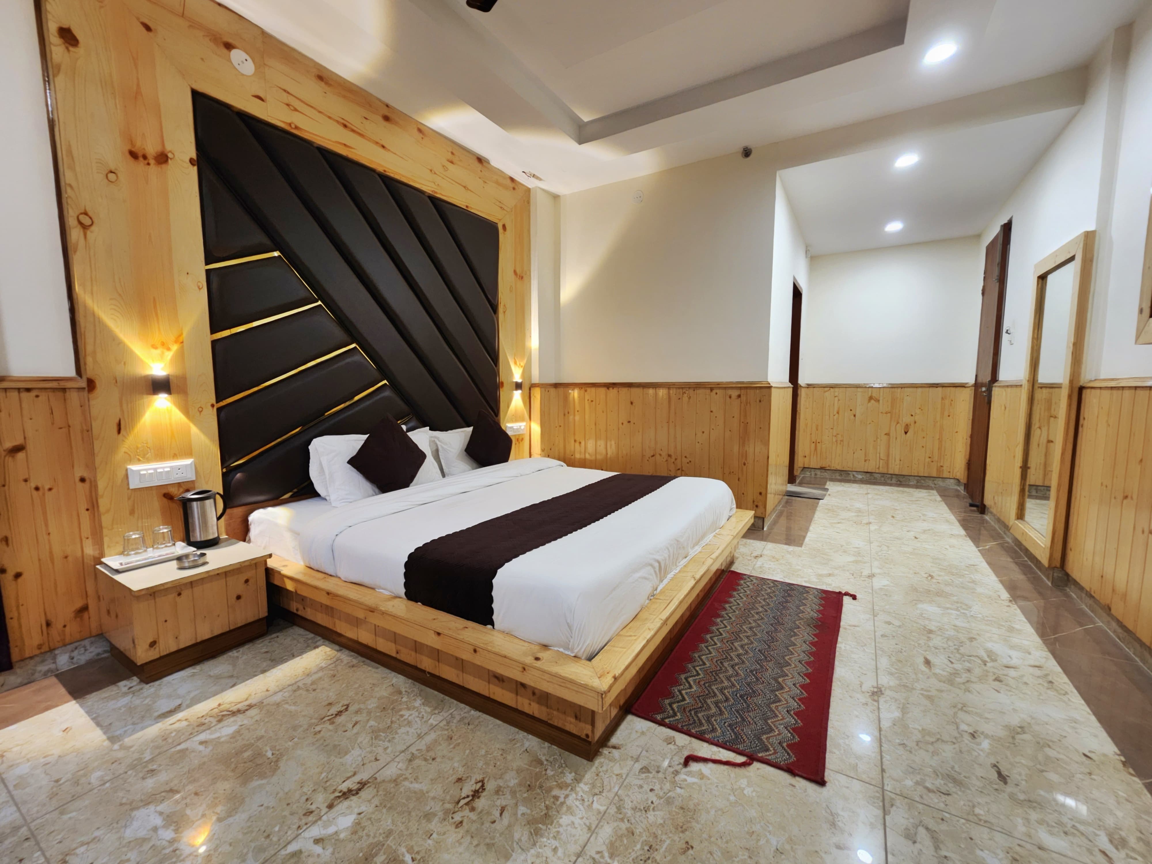 Hotel Pine Tree 𝗕𝗢𝗢𝗞 Kasol Hotel