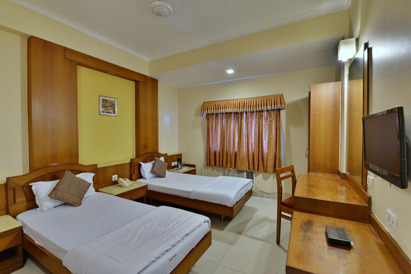 Hotel Mayuri 𝗕𝗢𝗢𝗞 Bhopal Hotel
