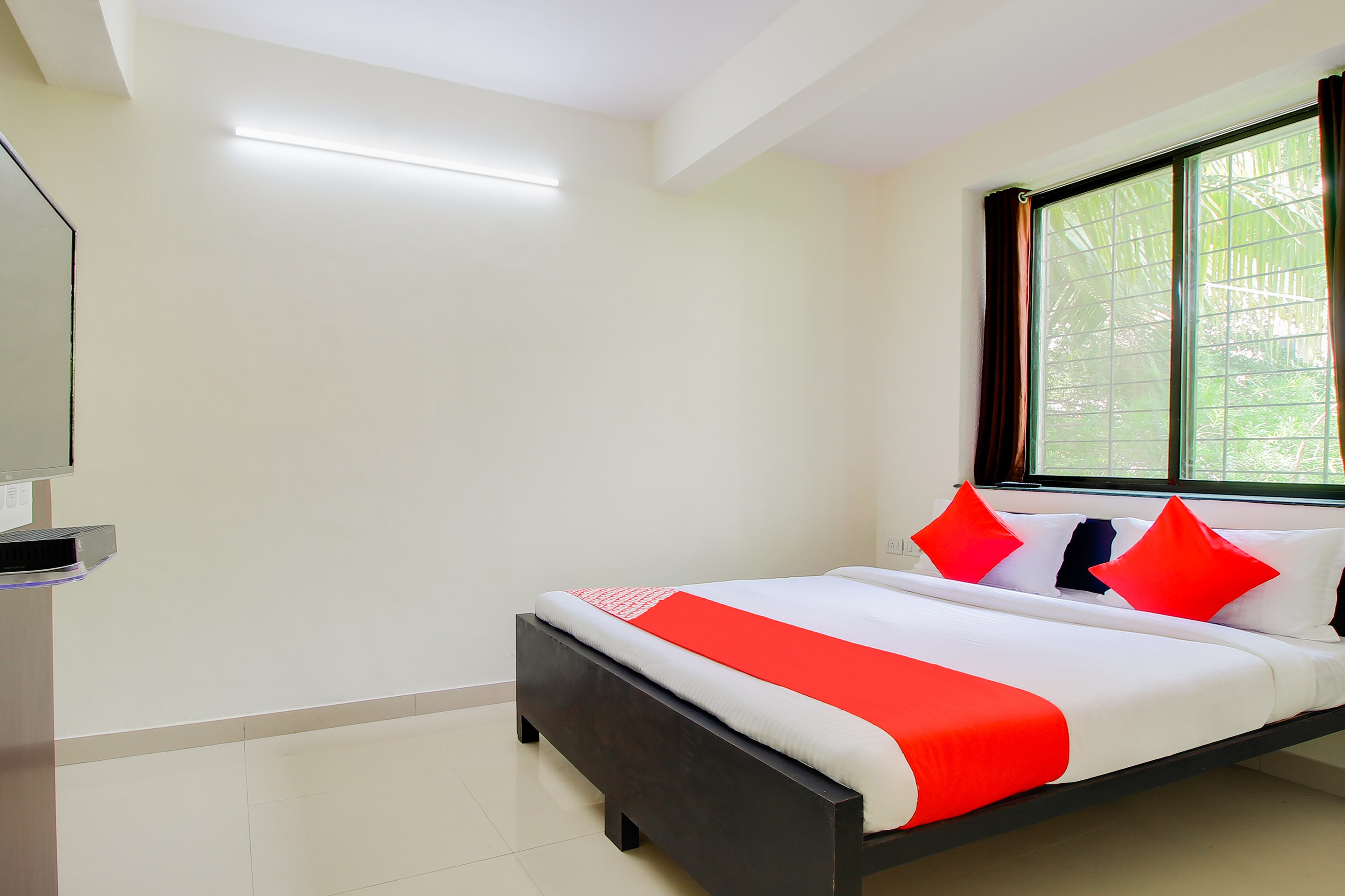 Hotel O Galaxy Near INOX 𝗕𝗢𝗢𝗞 Pune Hotel