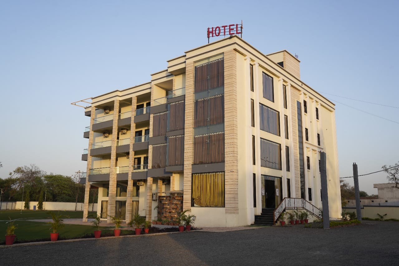 Hotel & Resort Shrestha Paradise 𝗕𝗢𝗢𝗞 Neemach Resort