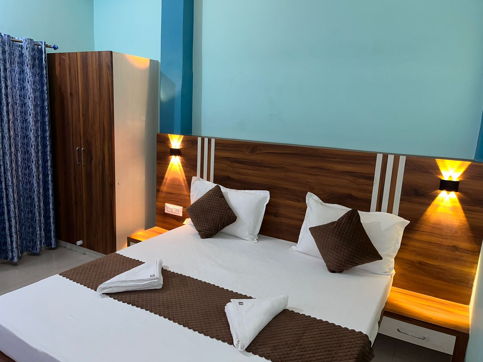 SS Residency 𝗕𝗢𝗢𝗞 Varanasi Guest House