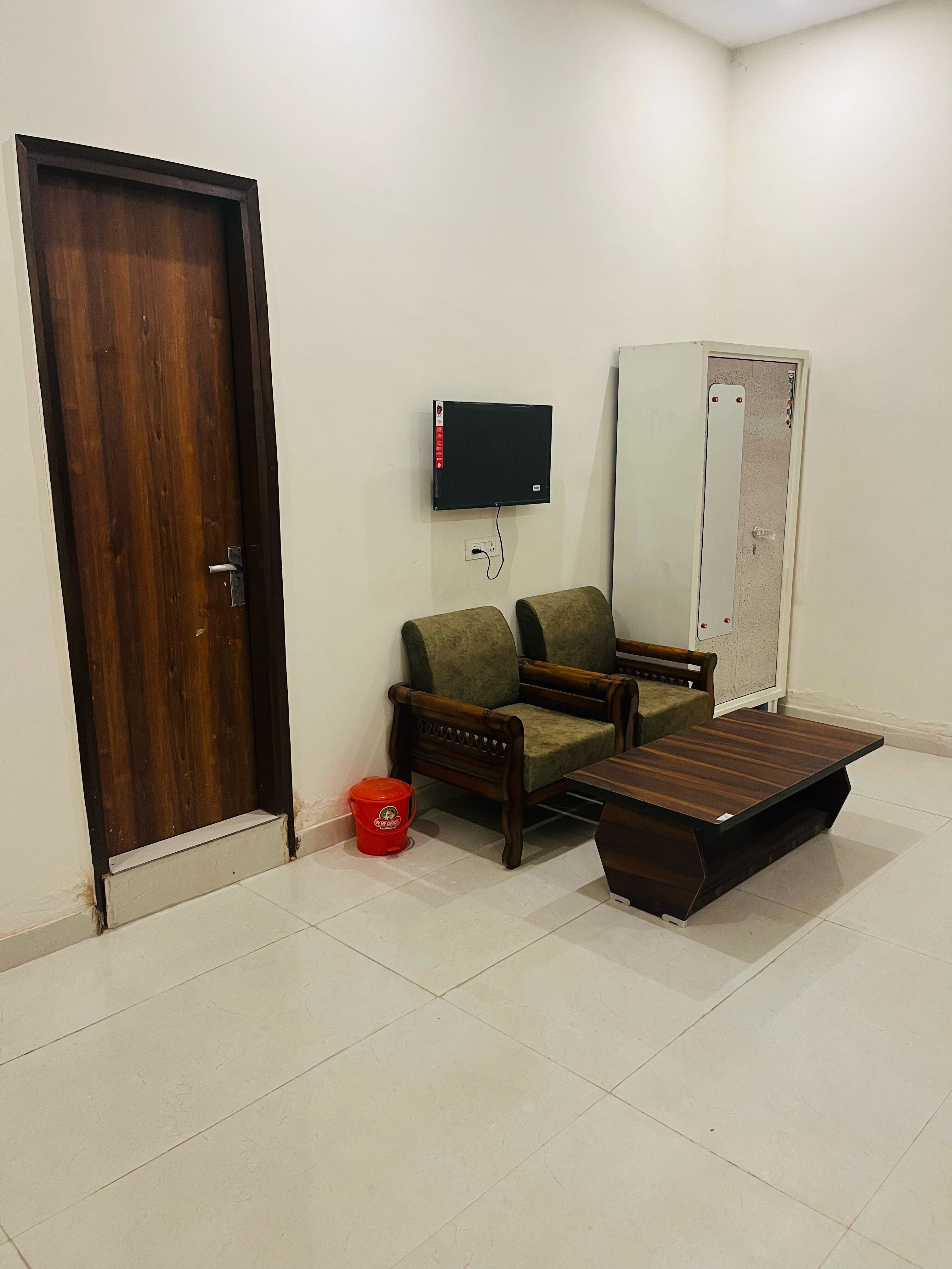 The Noida Inn 𝗕𝗢𝗢𝗞 Noida Hotel