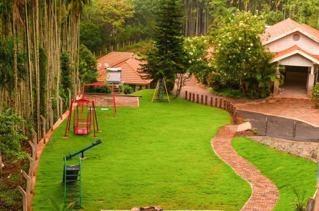 Mudumalai Holiday Village (20kms from Masinagudi) 𝗕𝗢𝗢𝗞 Gudalur Resort