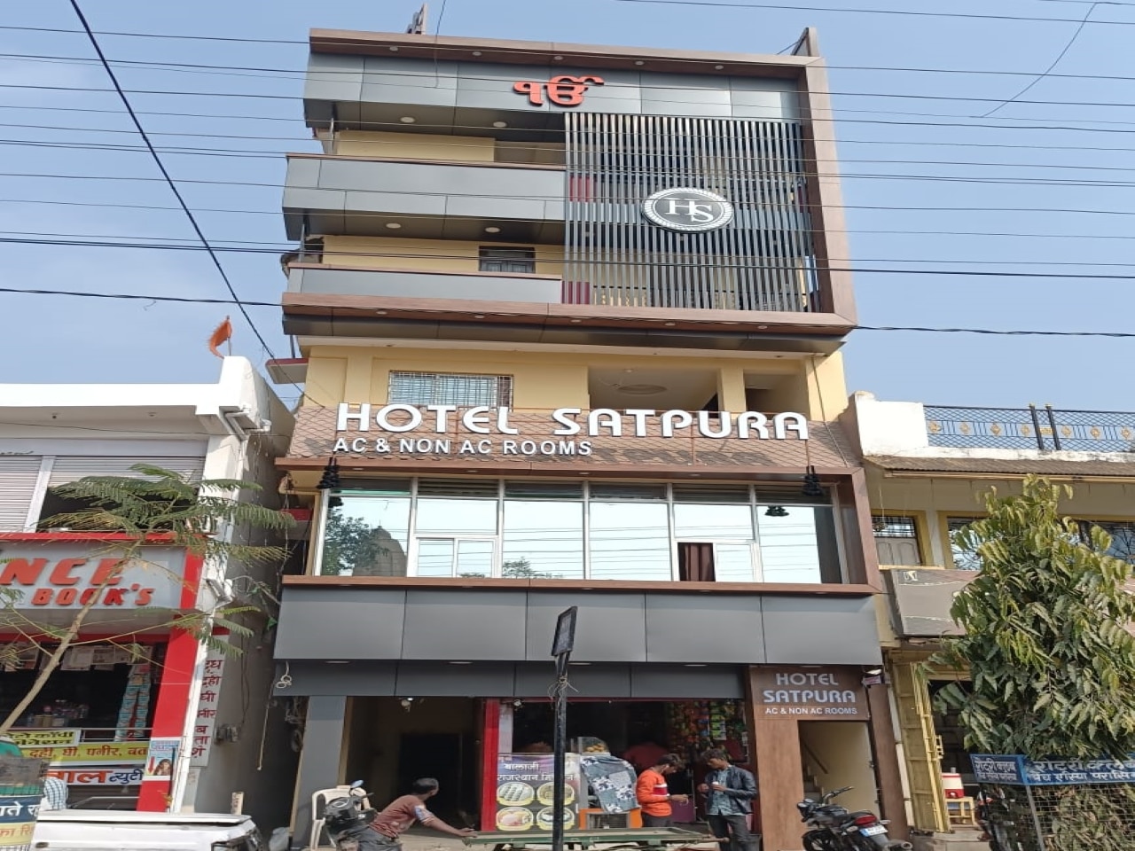 Hotel Satpura 𝗕𝗢𝗢𝗞 Parasia Hotel